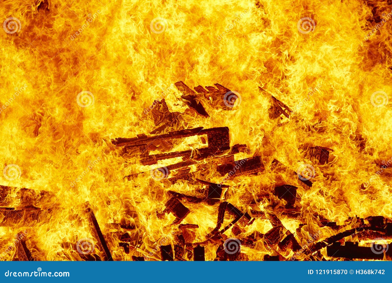 Flammes Du Feu Sur Un Feu Urgence De Pompier Combustion De Danger Photo ...