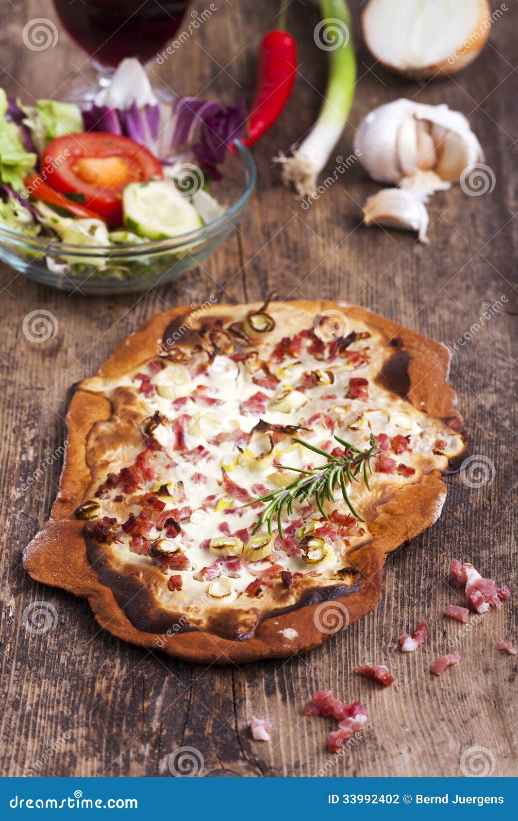 Flammkuchen photo stock. Image du crème, culture, rustique - 33992402