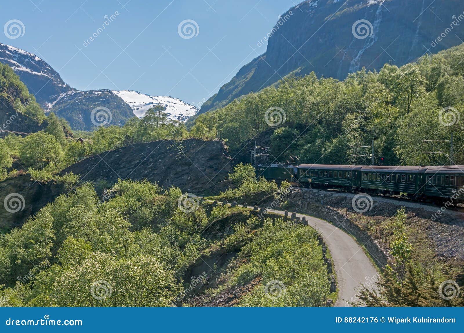 Flamsbana train. editorial photo. Image of railroad, nature - 88242176