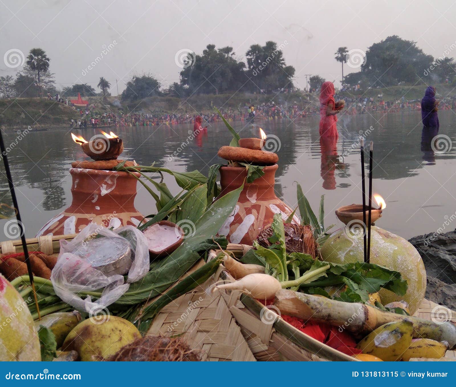 Chhath puja stock image. Image of water, chhath, diyas - 131813115