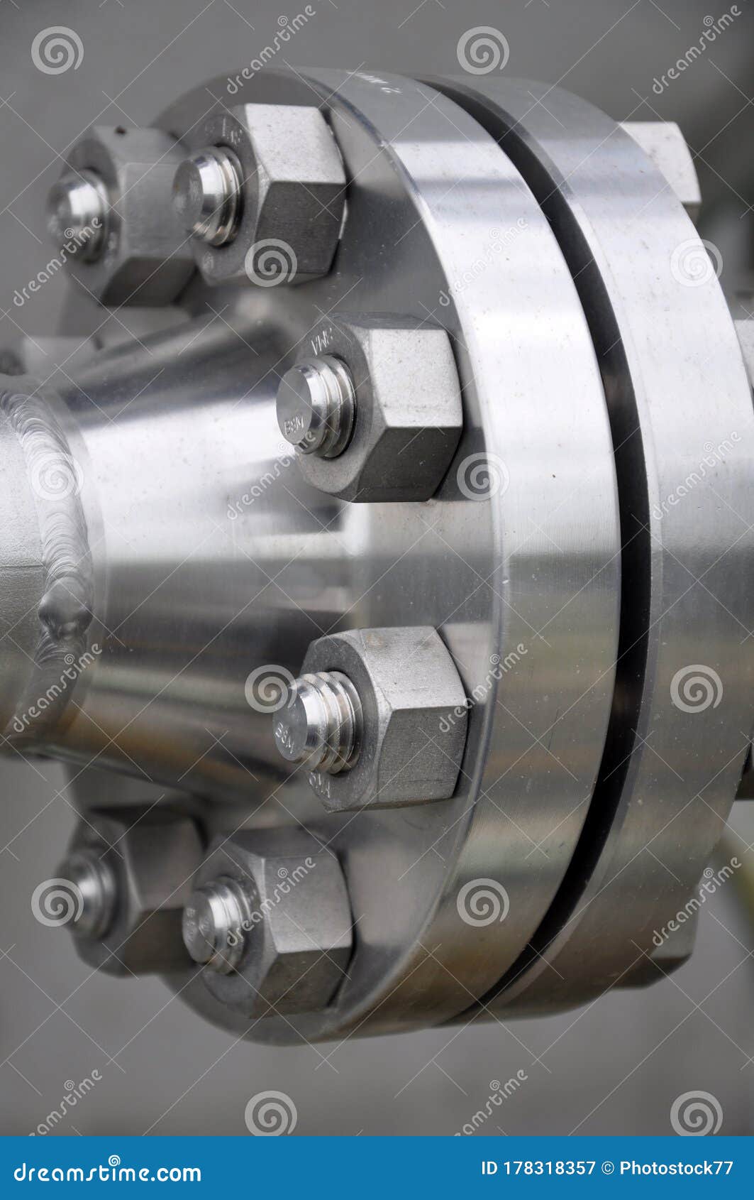 The Flanged Connection of Pipeline Stock Image - Image of gasket, crude ...