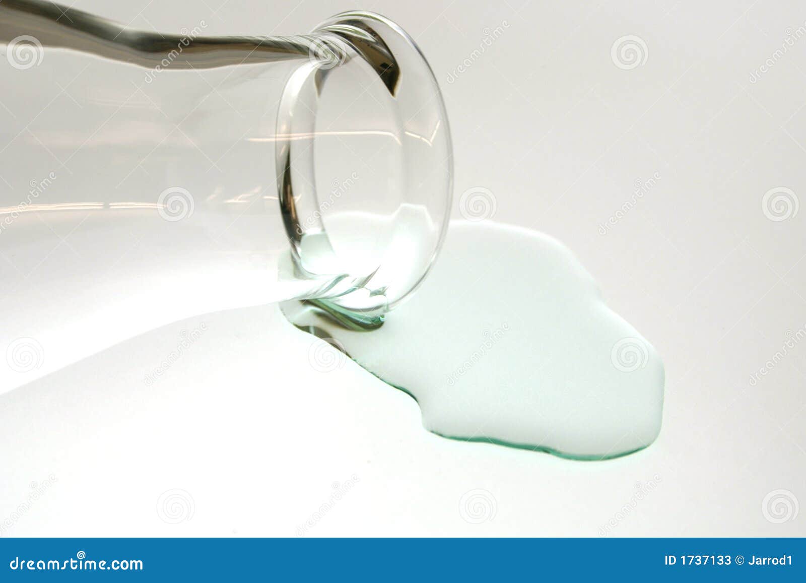 Flaque image stock. Image of nettoyage, chimie, flaque - 1737133