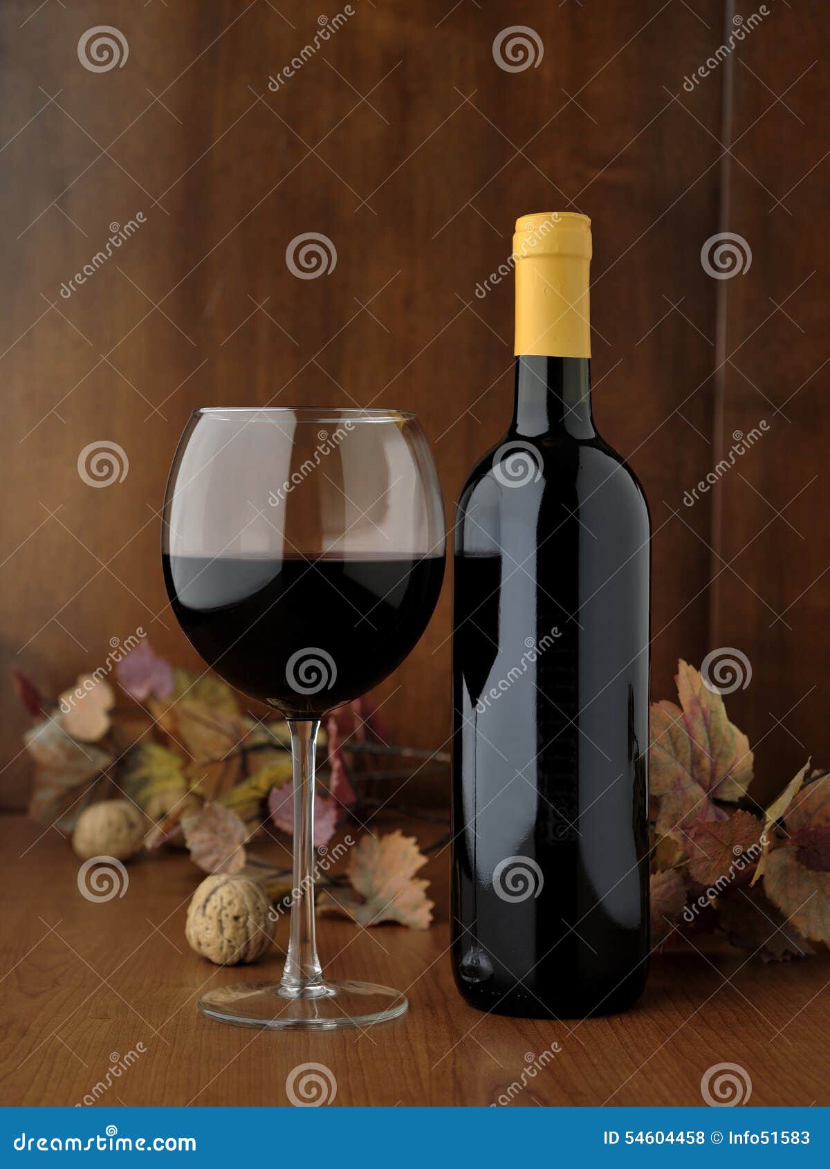 Flasche Italienischer Rotwein Mit Glas Stockfoto - Bild von mittagessen ...