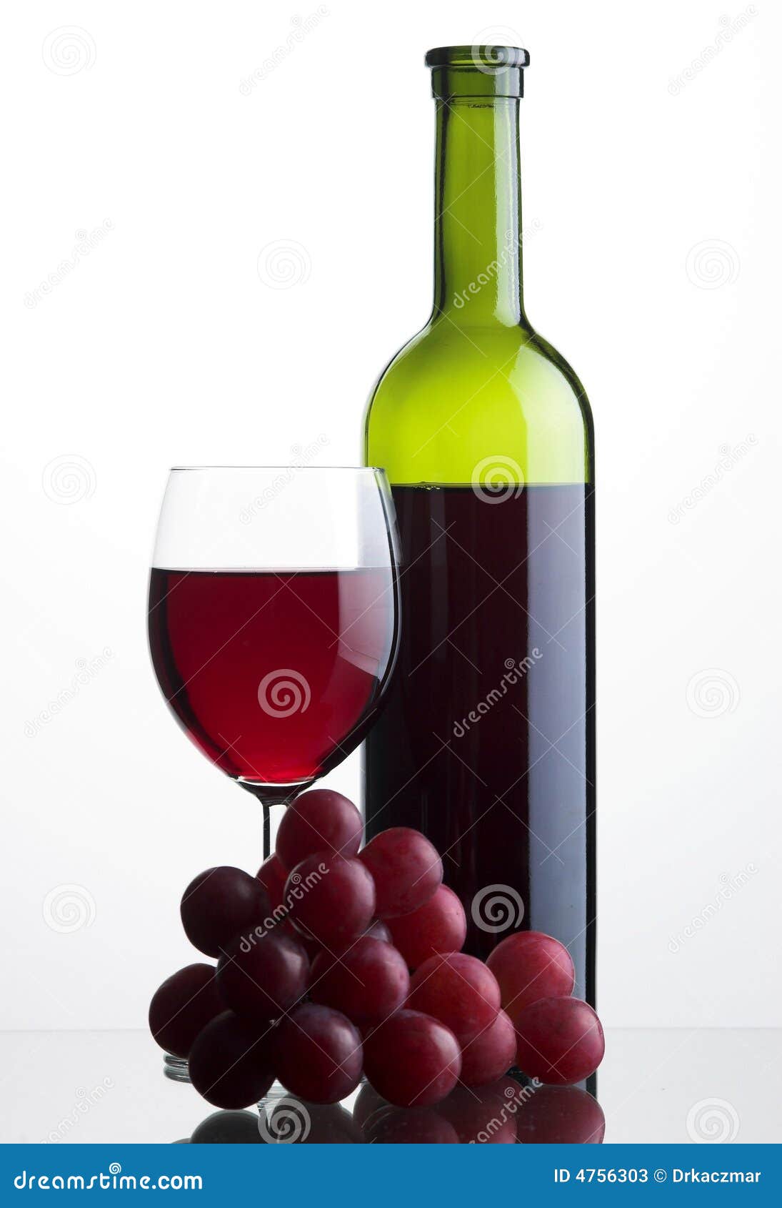 Flasche Und Glas Rotwein Mit Trauben Stockbild - Bild von grün, getränk ...