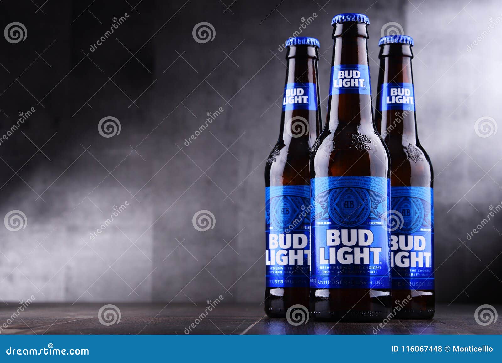 Flaschen Bud Light-Bier redaktionelles stockfoto. Bild von knospe ...