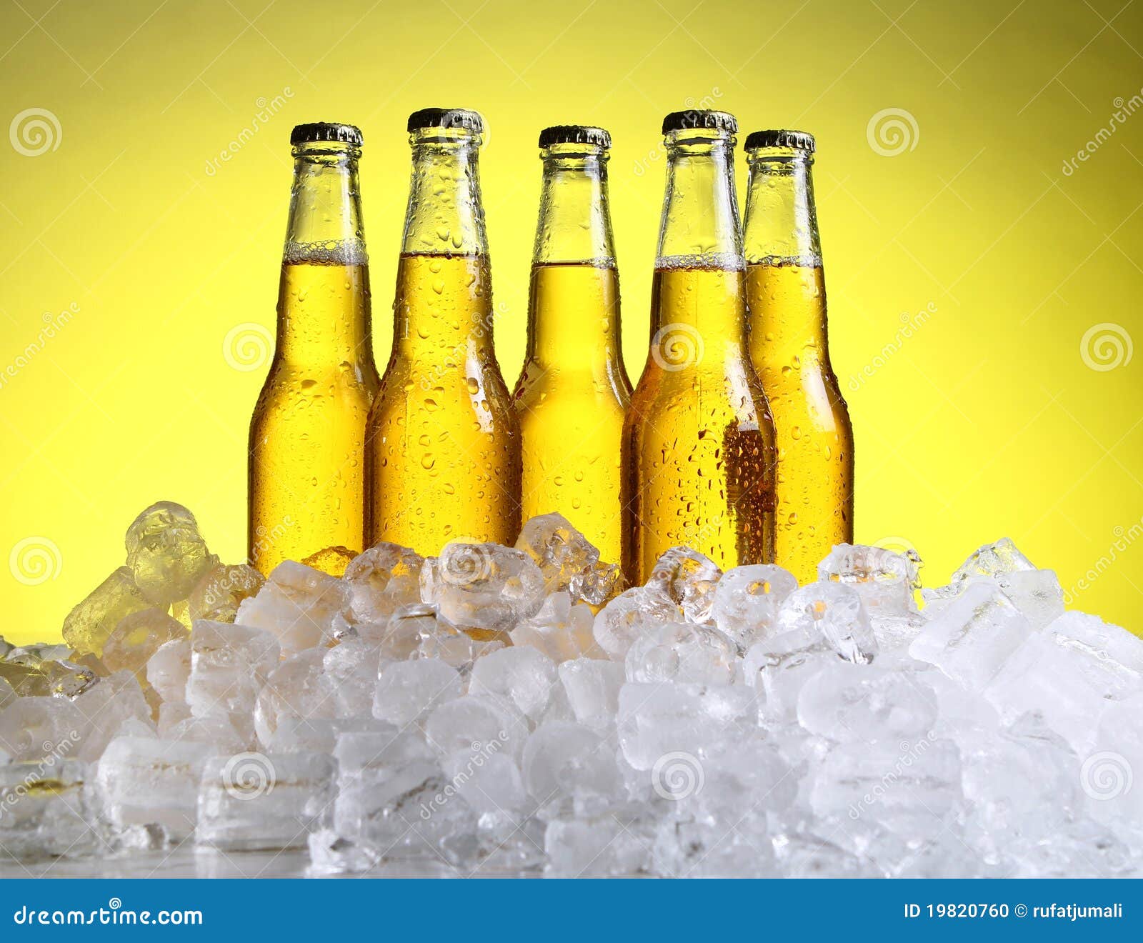 Flaschen Kaltes Und Frisches Bier Mit Eis Stockfoto - Bild von kalt ...