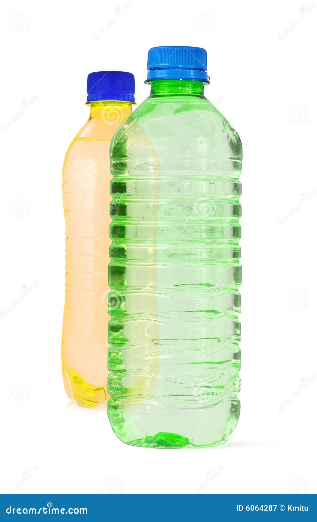 Flaschen voll Wasser stockbild. Bild von grün, getrennt - 6064287