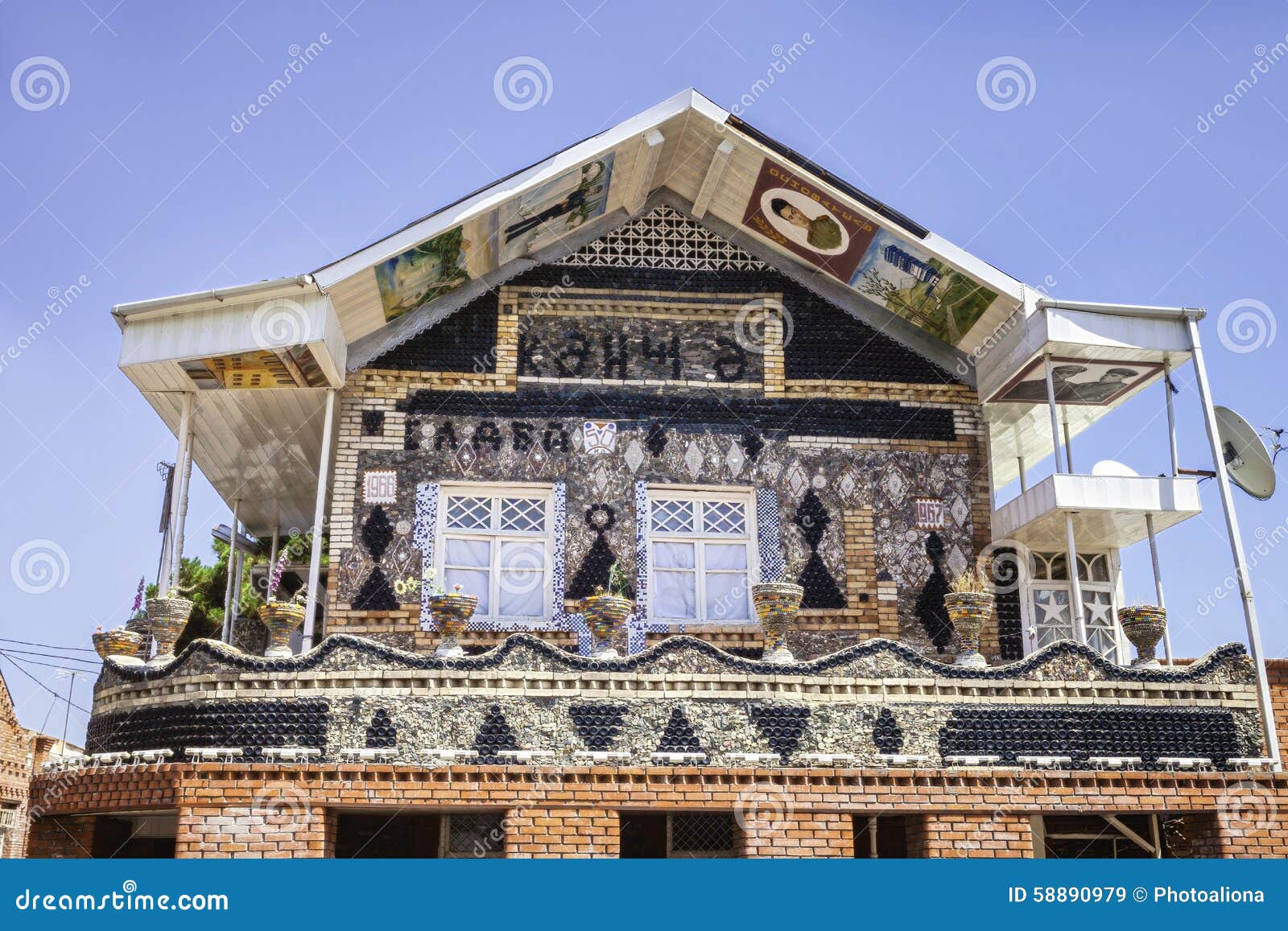 Flaschenhaus in Gyandzha stockbild. Bild von rand, berge - 58890979