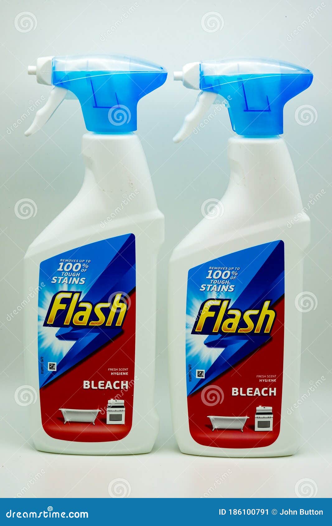 Flash bleach in bottles editorial photo. Image of hand - 186100791