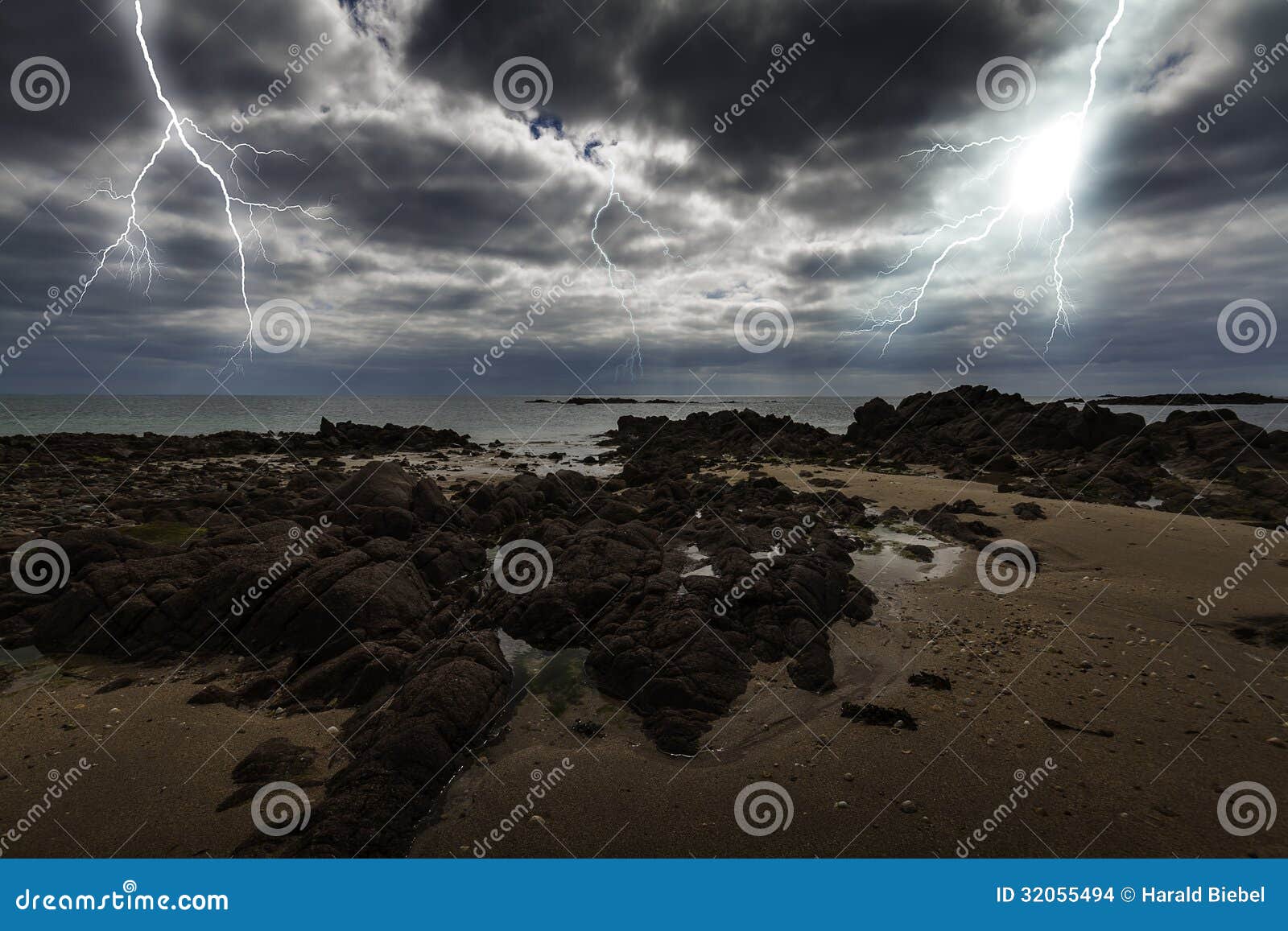 Flash Lightning Over the Ocean Stock Photo - Image of storm, kinetic ...