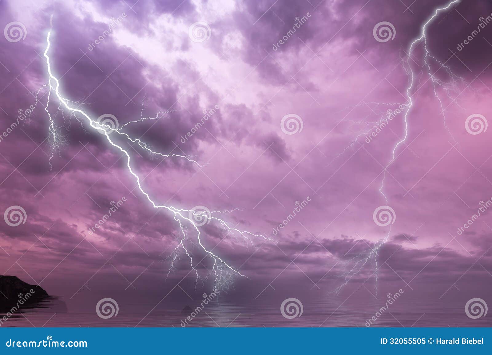 Flash Of Lightning Vector Illustration | CartoonDealer.com #15138292