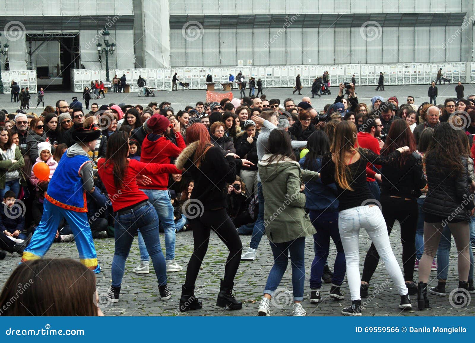 A flash mob editorial photo. Image of dancing, main, plebiscito - 69559566