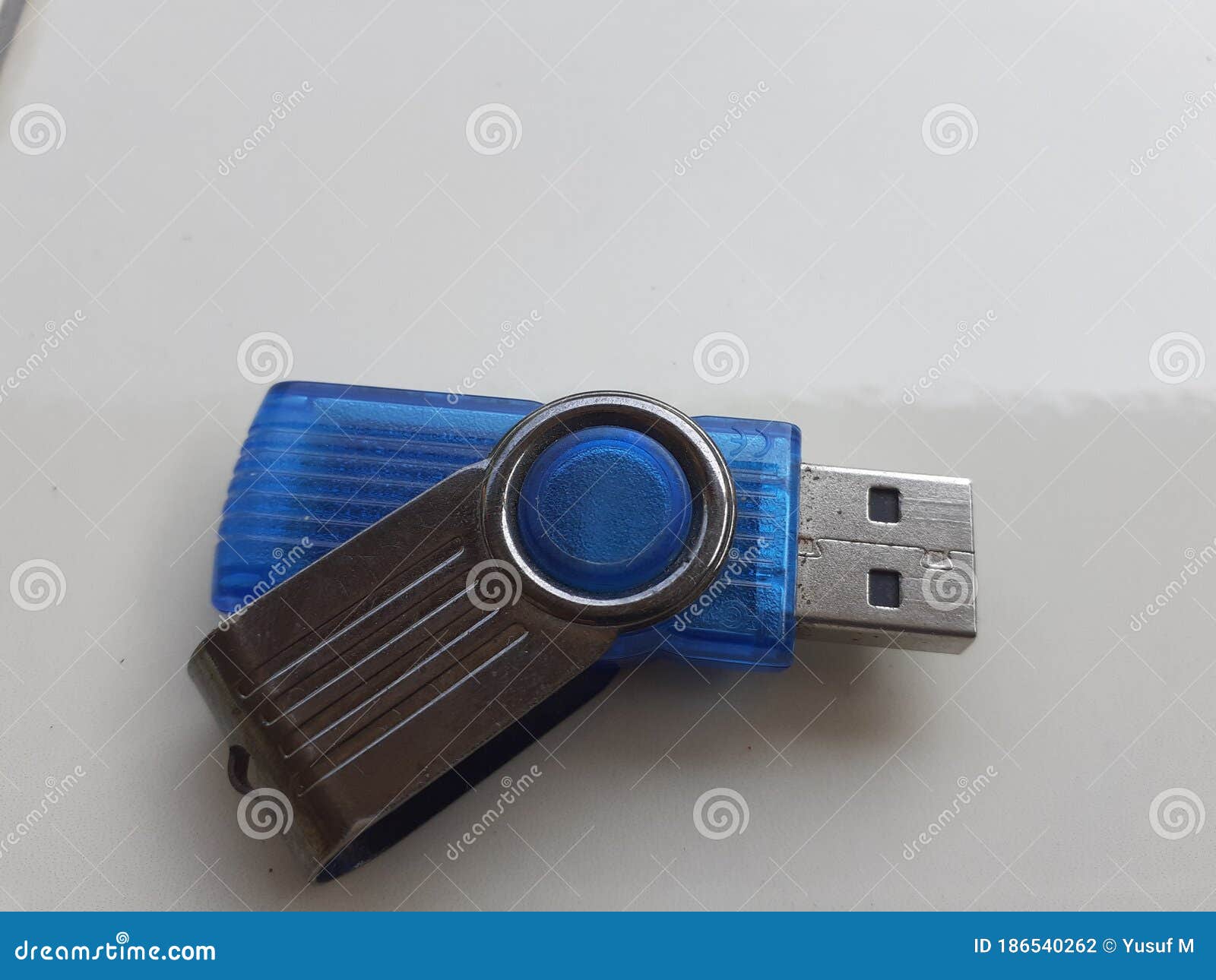 Flashdisk is an External Data Storage Device that is Connected To a USB ...