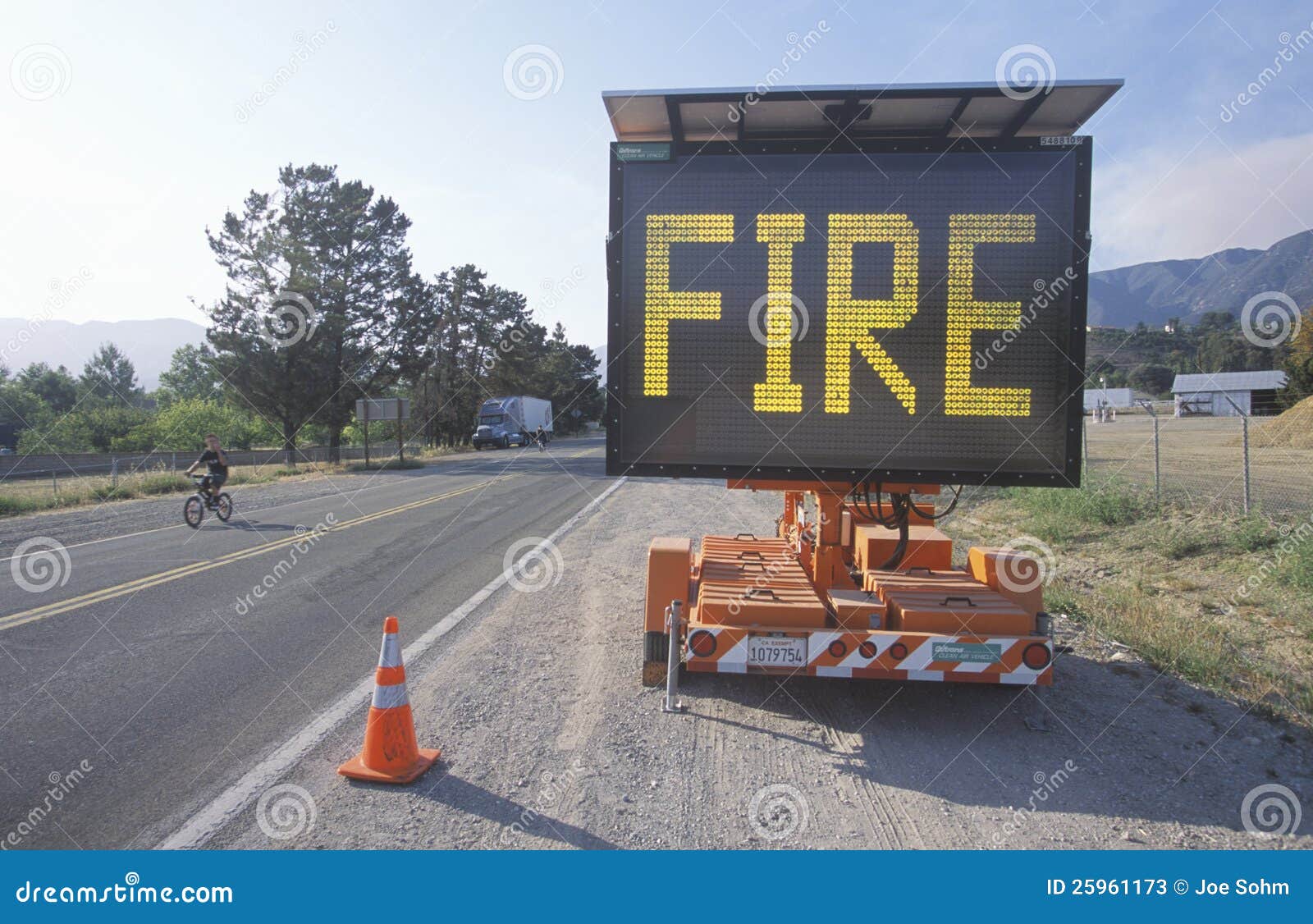 Flashing highway sign editorial stock photo. Image of safety - 25961173