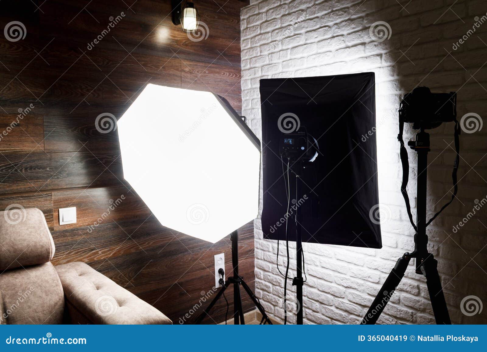 Flashlights With Softboxes And A Camera On A Tripod In The Living Room ...