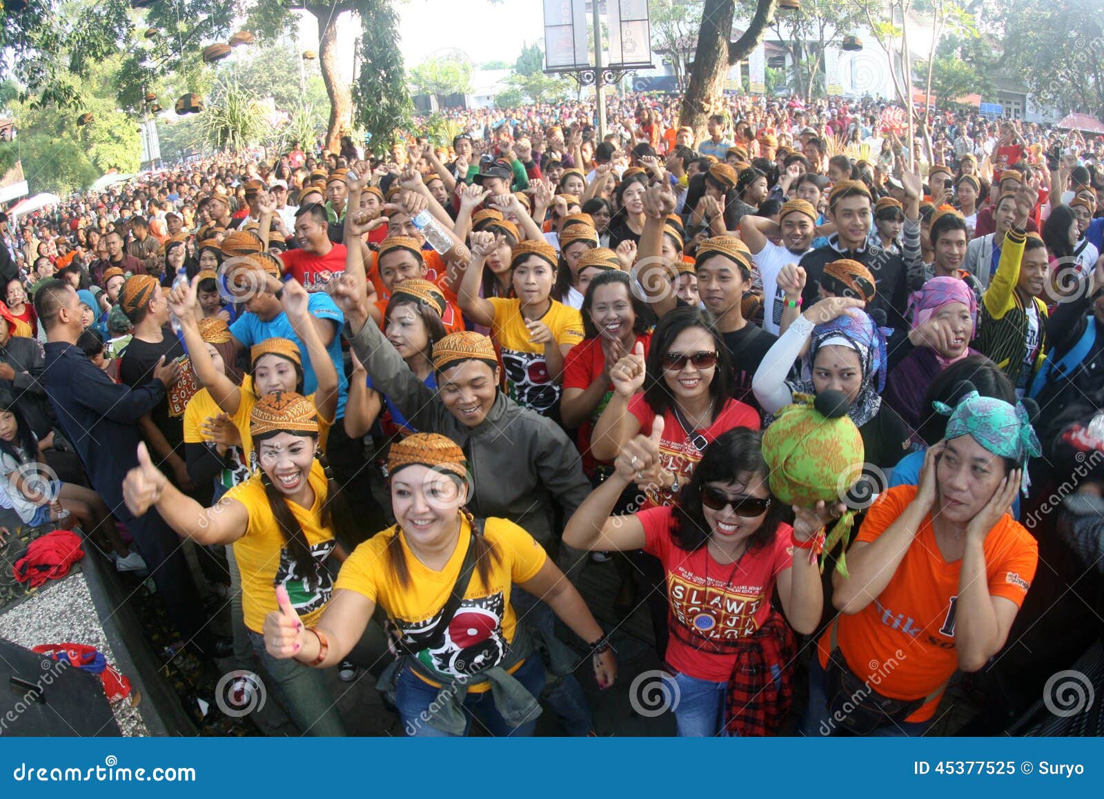 Flashmob editorial image. Image of java, follow, flashmob - 45377525