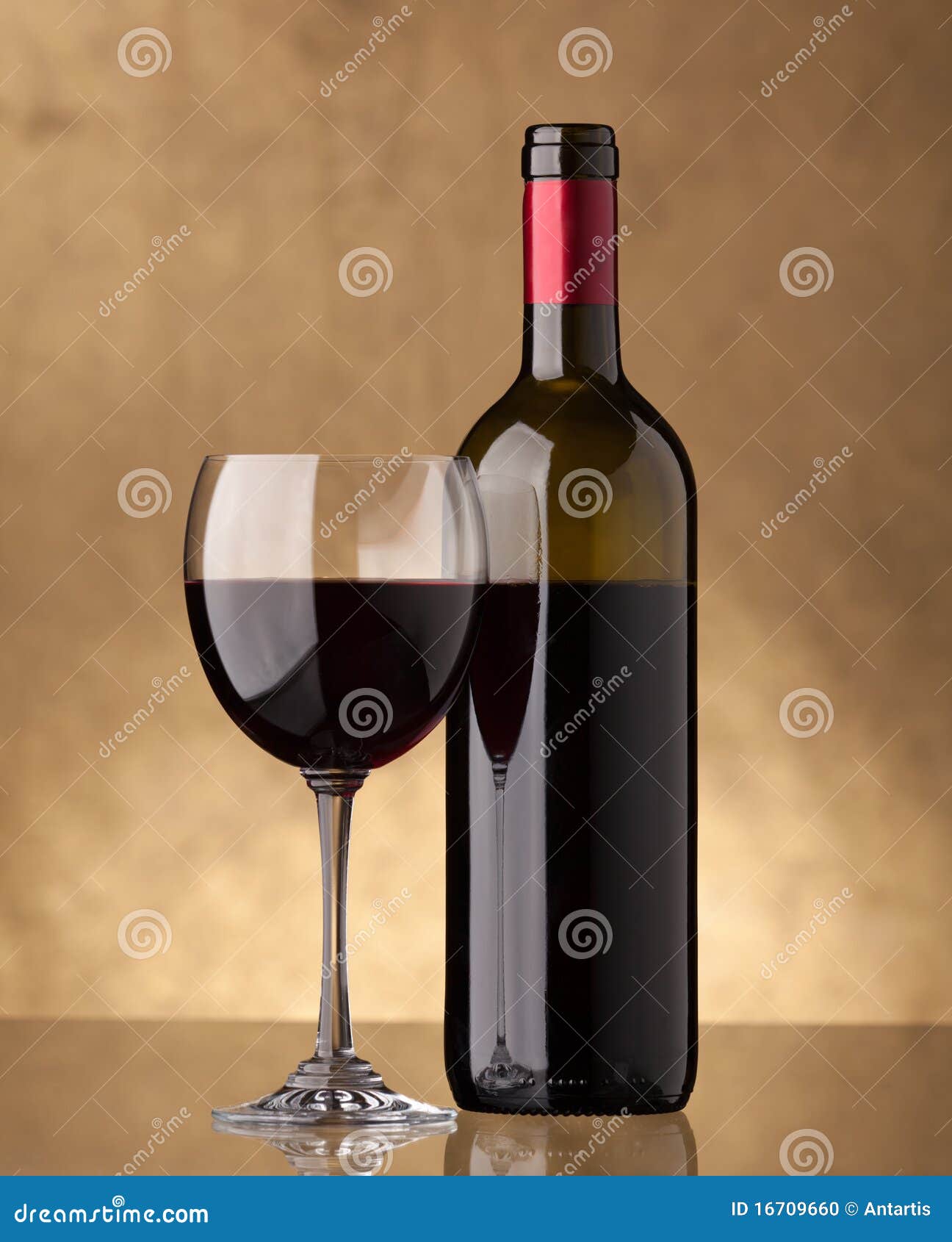 Flaska Fylld Glass Rött Vin Arkivfoto - Bild av organiskt, mörkt: 16709660