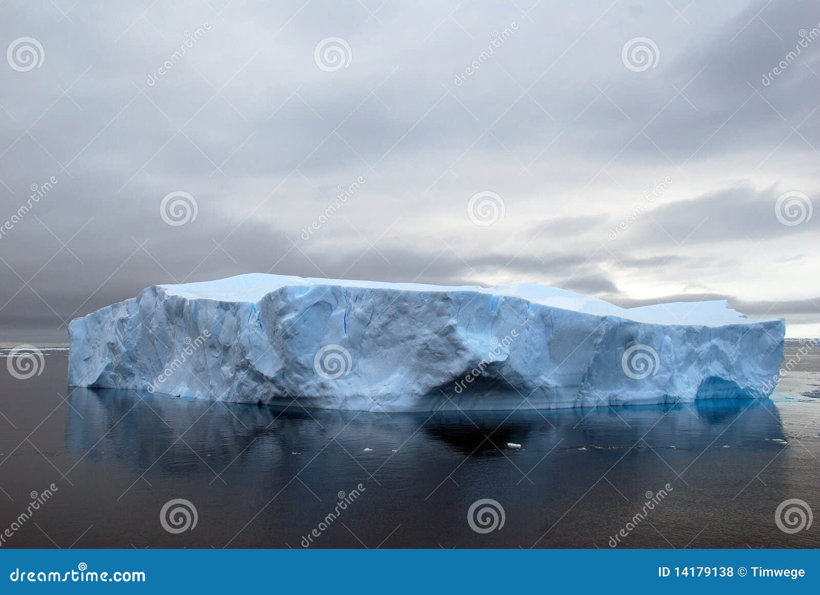Flat antarctic icebrg stock photo. Image of tabular, water - 14179138
