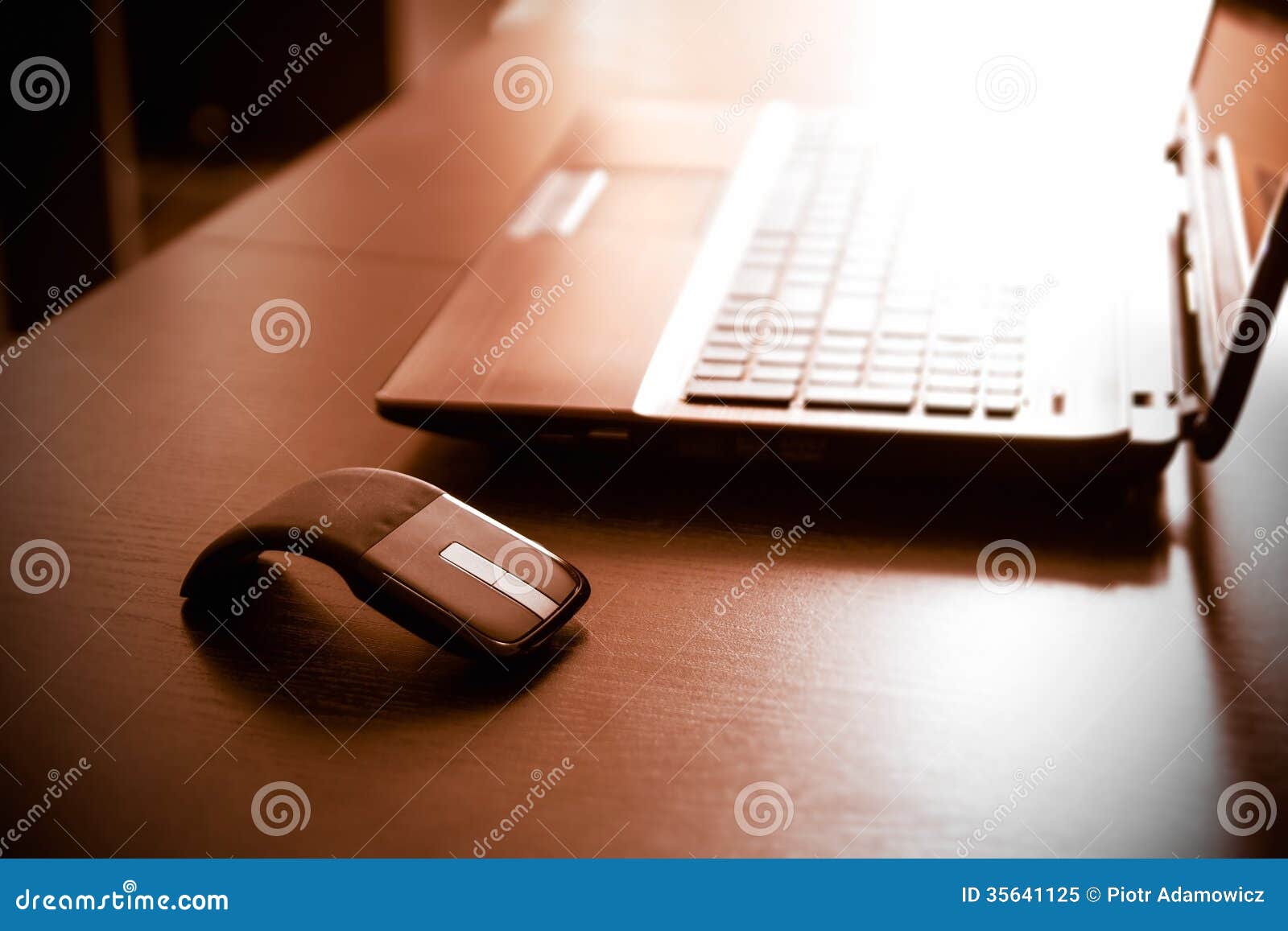 Flat Modern Mouse and Laptop Stock Image - Image of macro, gadget: 35641125