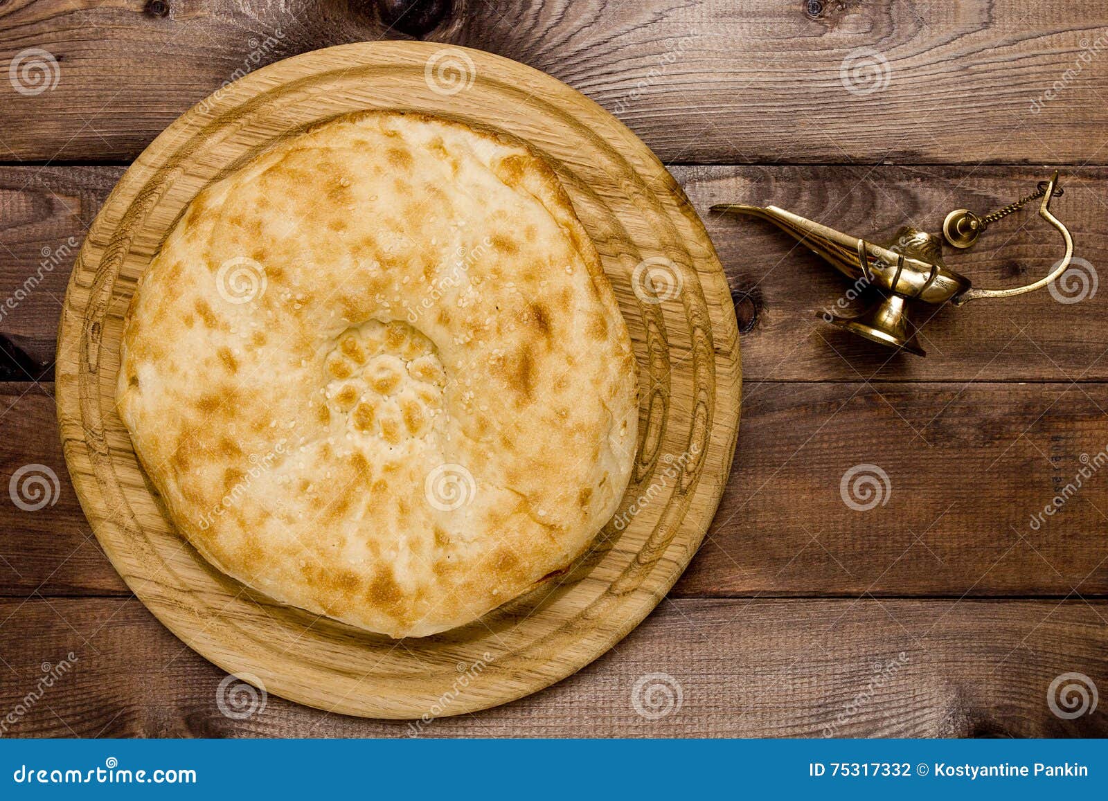 Flatbread Tradicional Del Uzbek Foto de archivo - Imagen de sano, nita ...