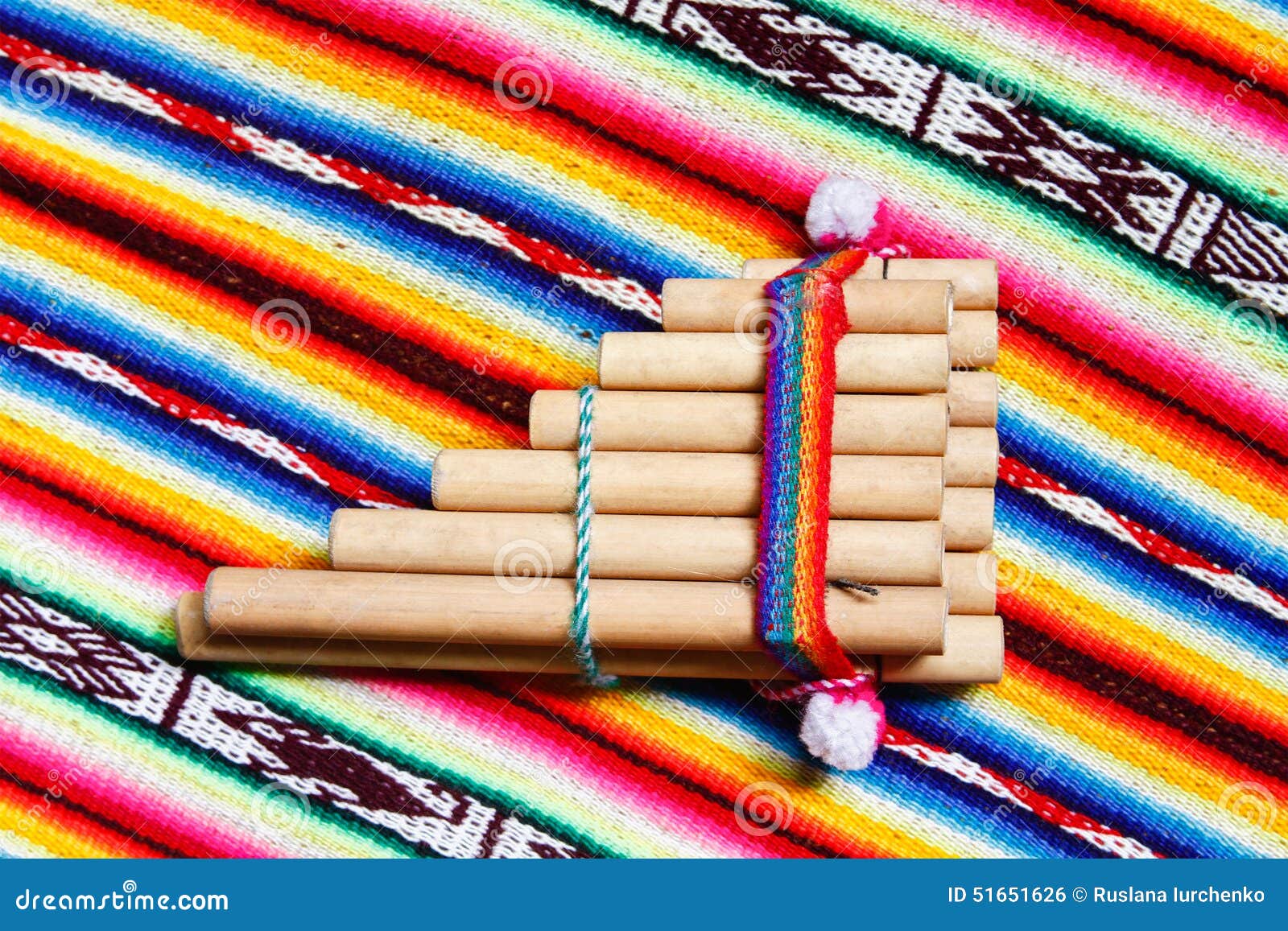 Flauta peruana da bandeja foto de stock. Imagem de cultura - 51651626