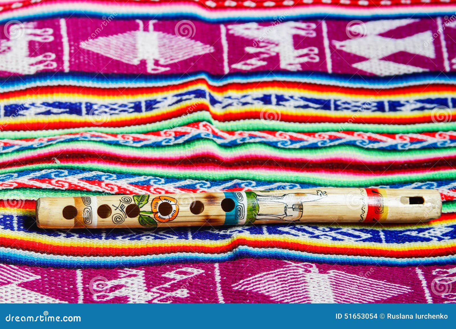 Flauta peruana de madera foto de archivo. Imagen de costa - 51653054