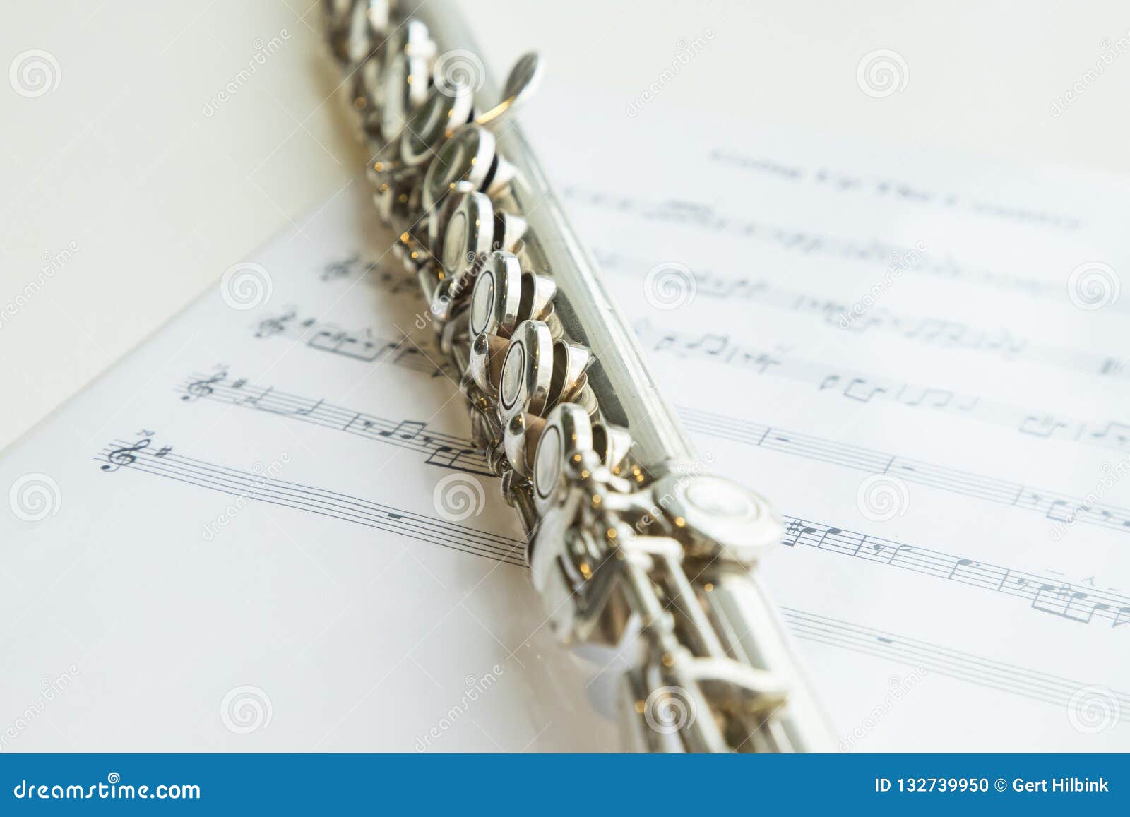 Flauto E Note Musicali, Strumento Di Musica Fotografia Stock - Immagine ...