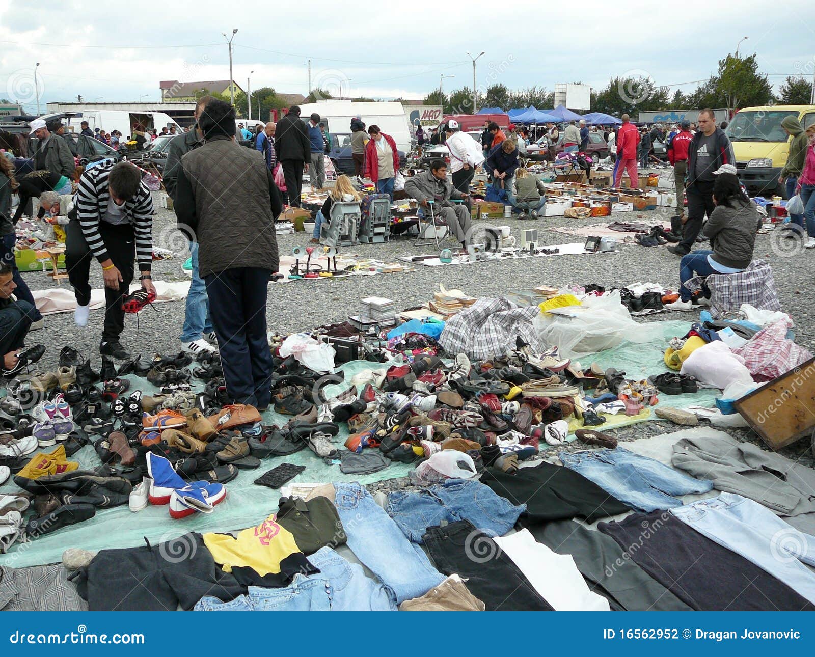 Flea market editorial photography. Image of business - 16562952