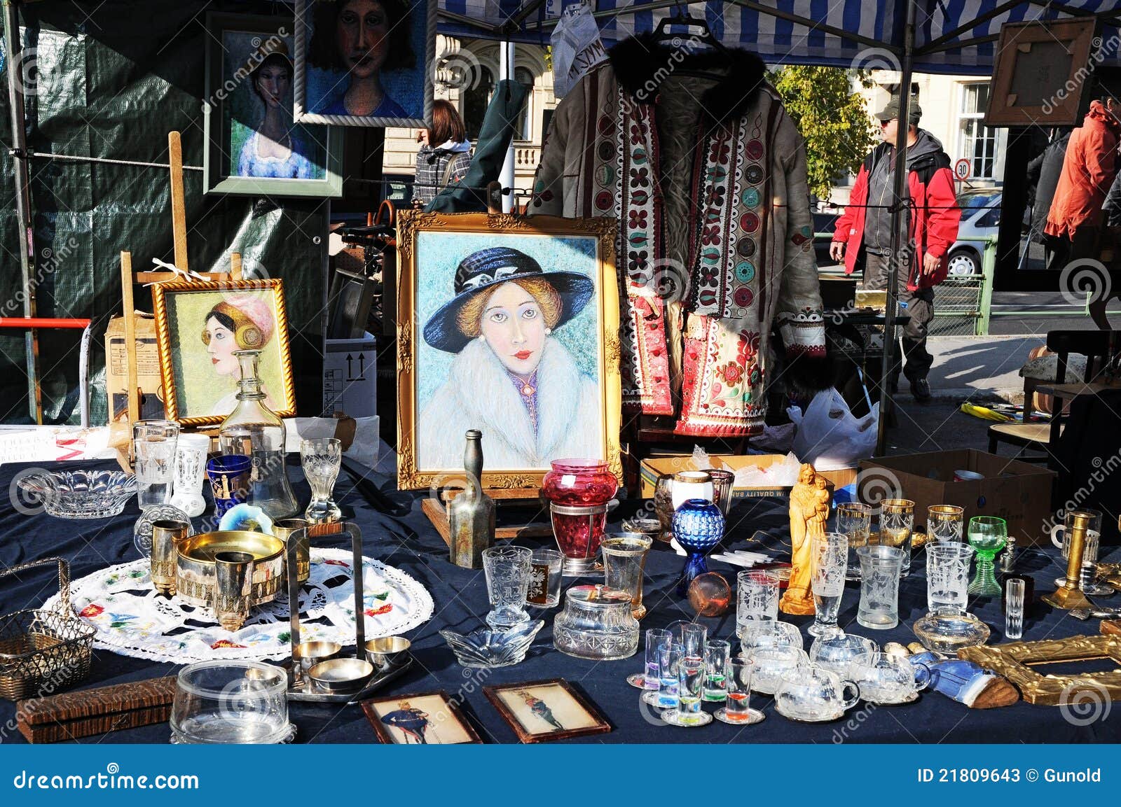 Flea market editorial stock photo. Image of outside, heap - 21809643