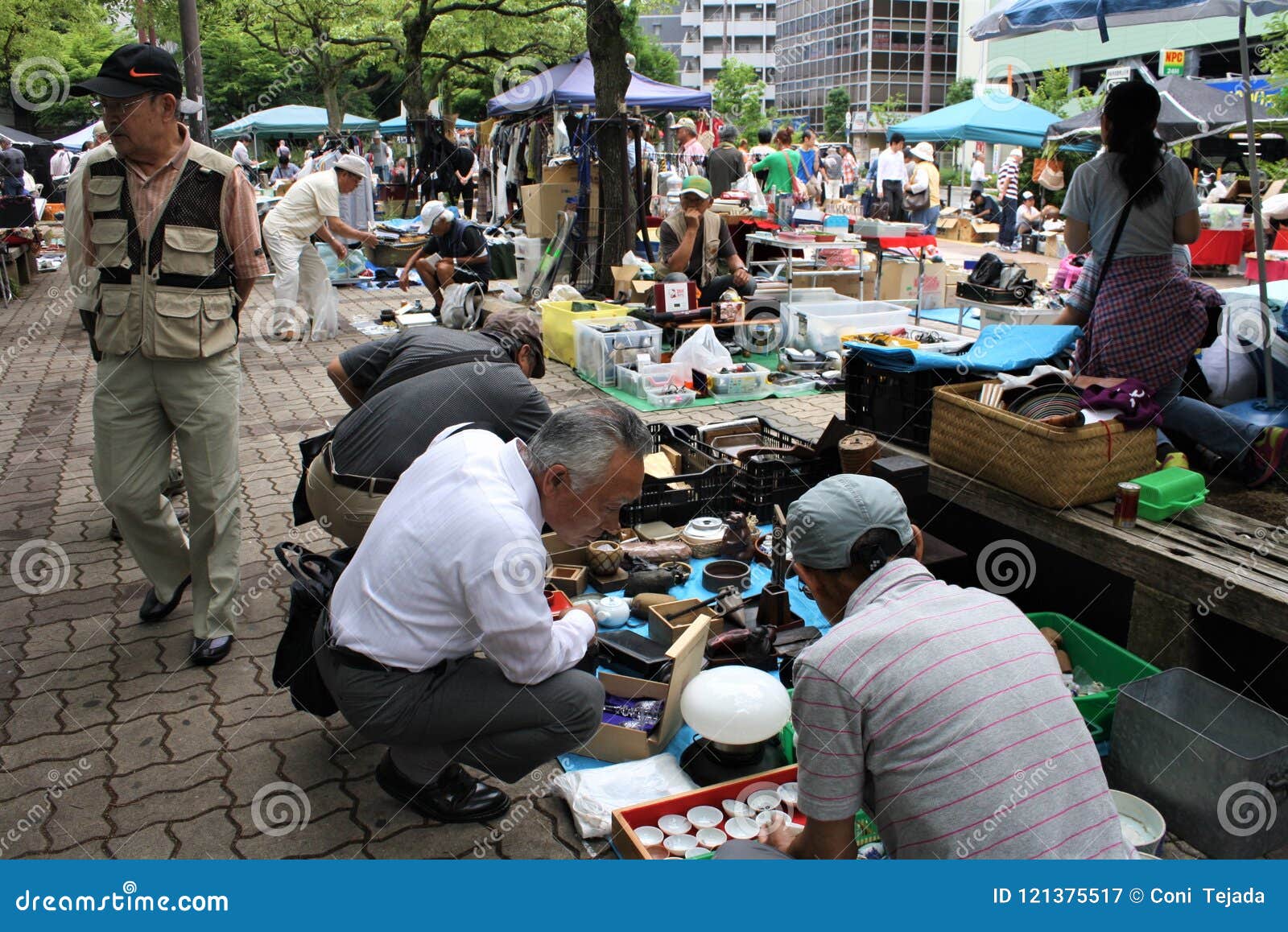 Flea Market in Japan editorial photography. Image of shoppers - 121375517