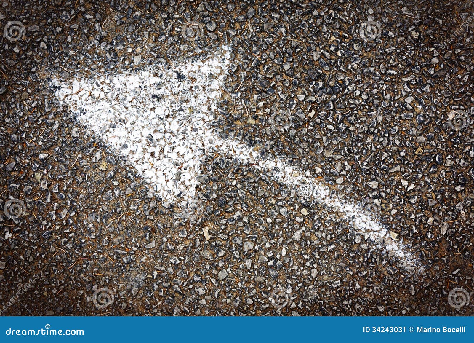 Flecha Pintada En El Asfalto Imagen de archivo - Imagen de carril ...