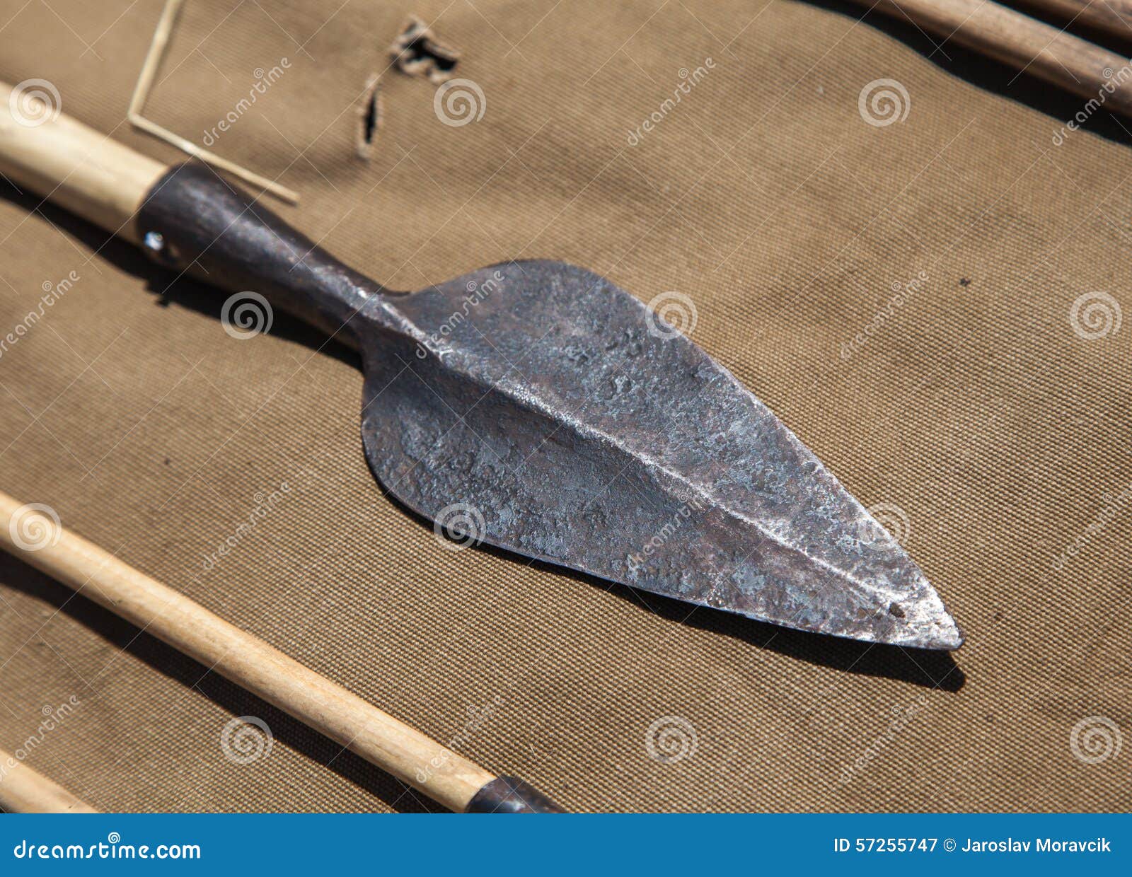 Flecha prehistórica imagen de archivo. Imagen de edad - 57255747