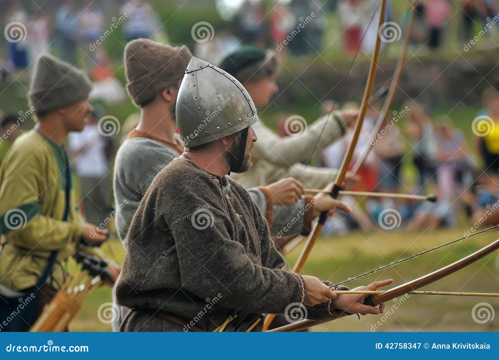 Flechas Medievales Con Los Arcos Fotografía editorial - Imagen de ...