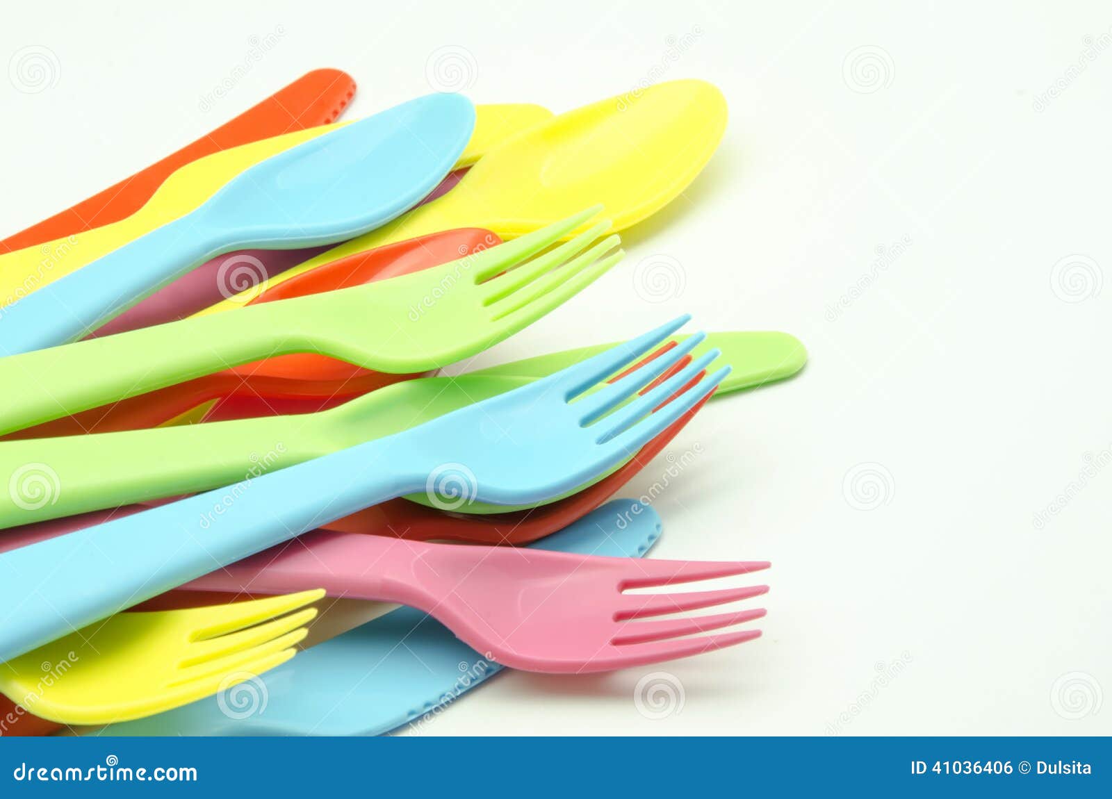 Flera plast- bestick arkivfoto. Bild av picknick, bakgrund - 41036406