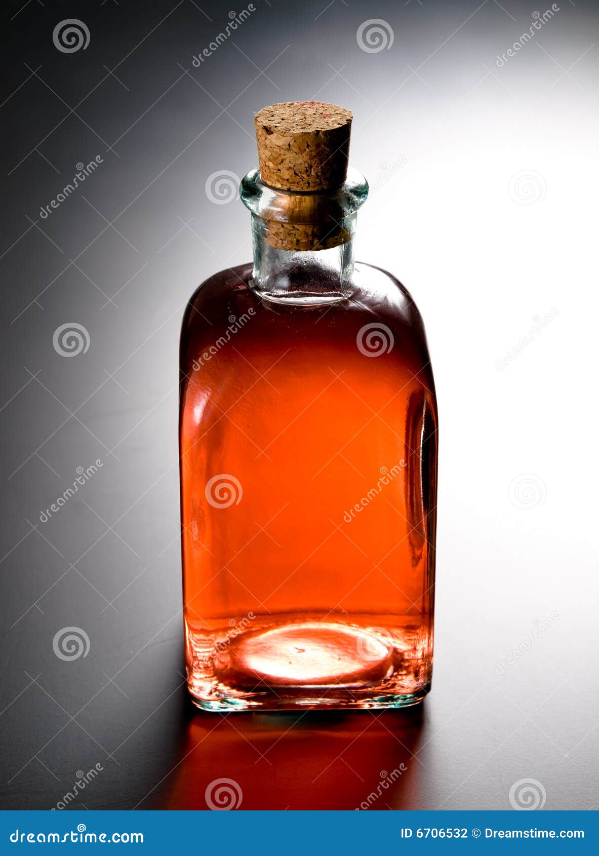 Fles stock foto. Image of keuken, retro, vloeistof, fles - 6706532