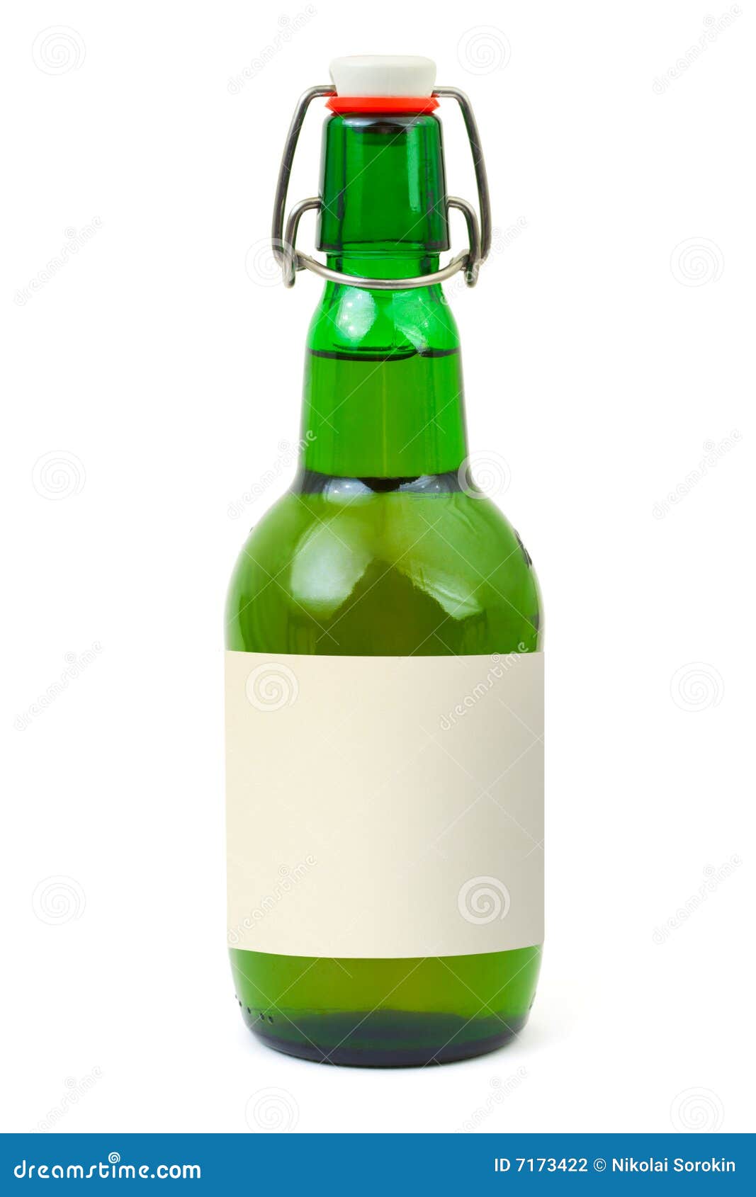 Fles bier met leeg etiket stock foto. Image of ontspanning - 7173422