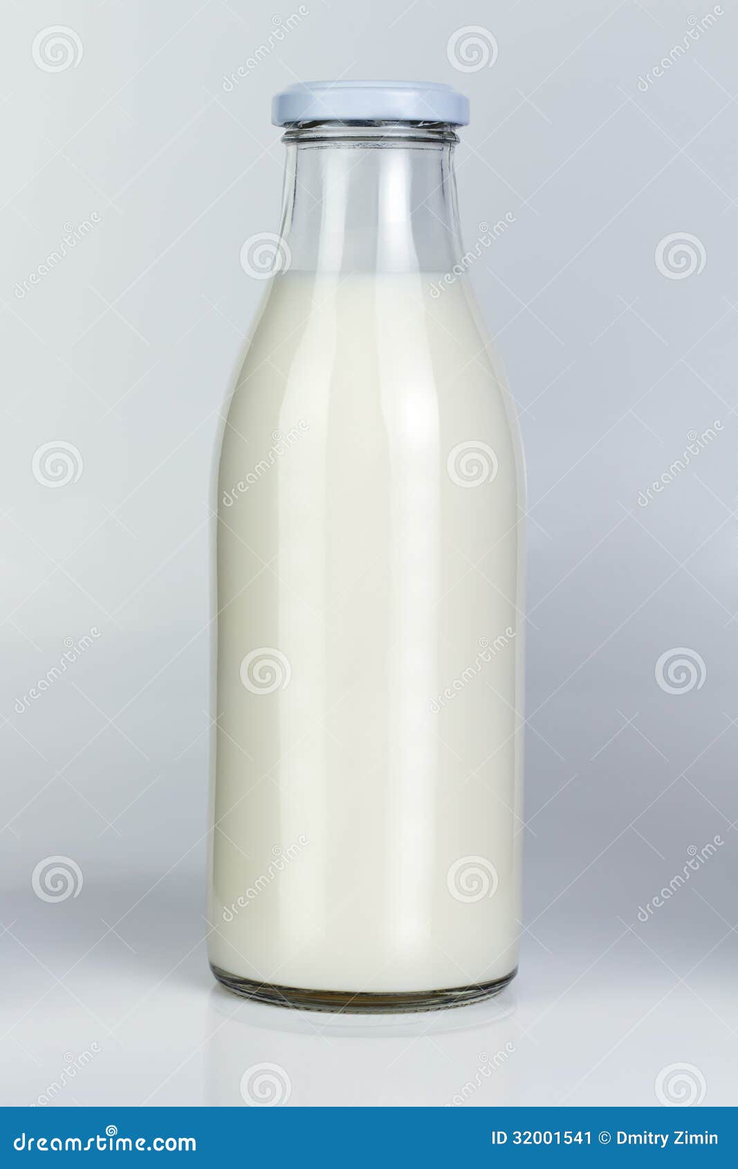 Fles melk stock afbeelding. Afbeelding bestaande uit lactose - 32001541