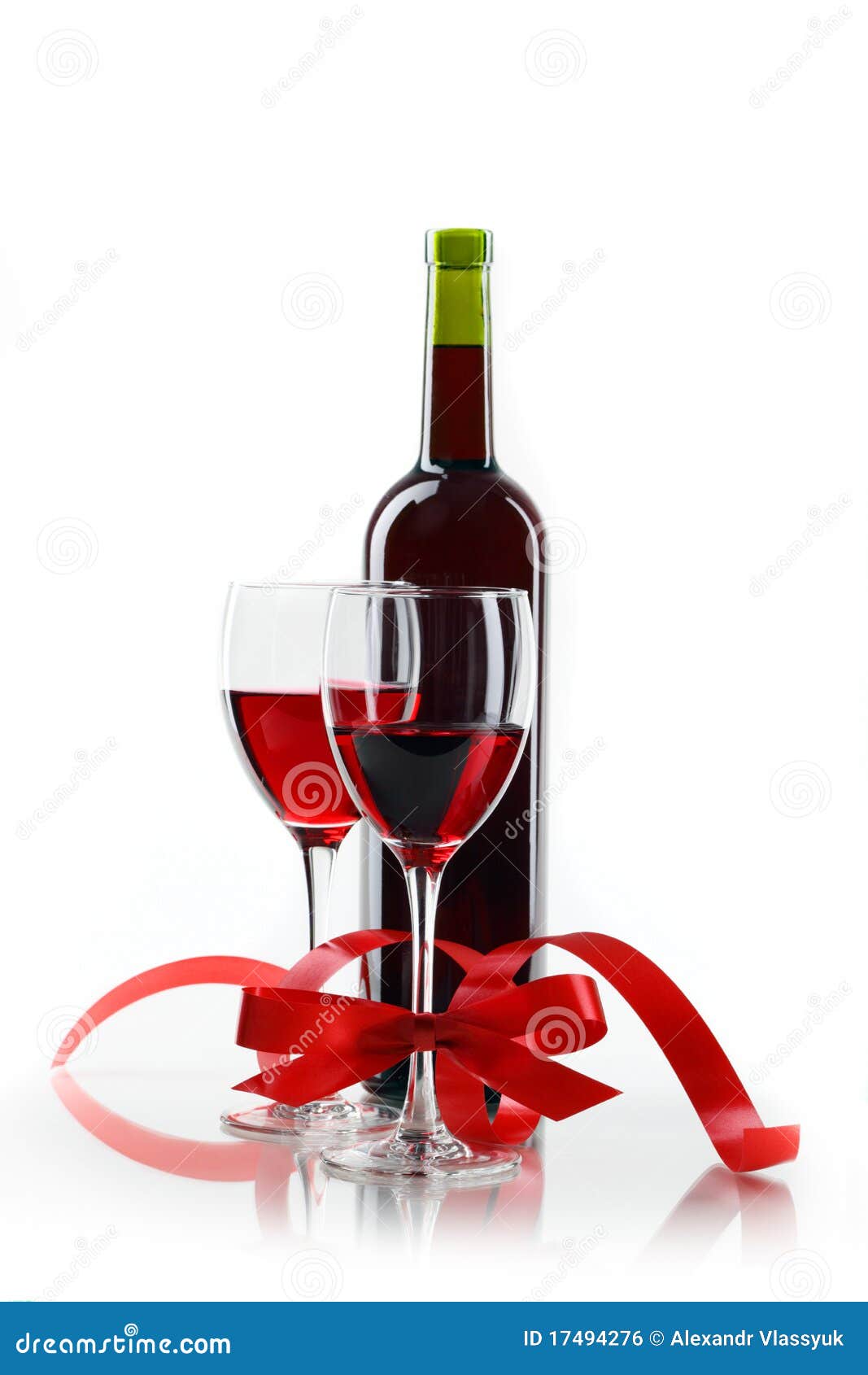 Fles met rode wijn en glas stock foto. Afbeelding bestaande uit ...