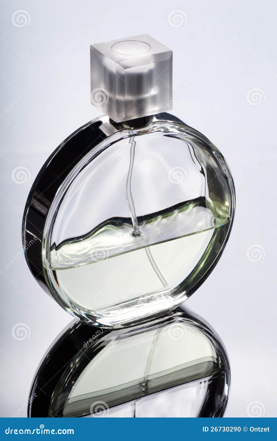 Fles parfum stock foto. Image of wijfje, achtergrond - 26730290