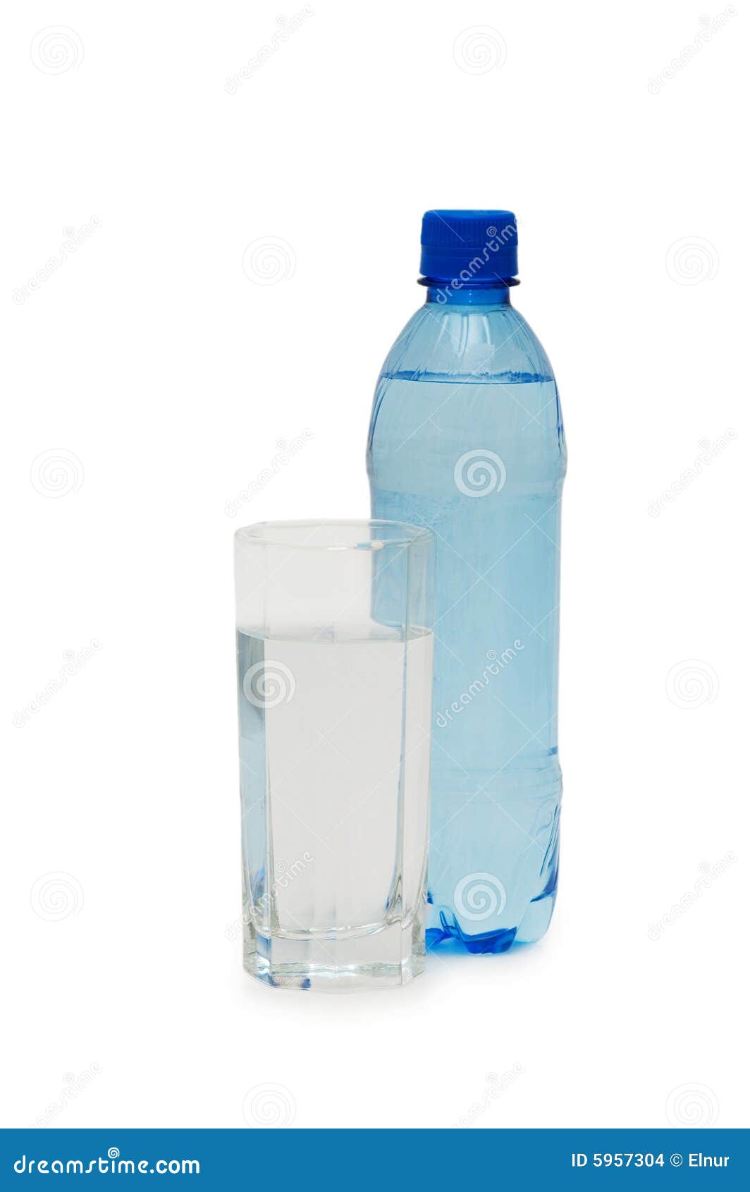 Fles water en glas stock foto. Image of diëet, mineraal - 5957304