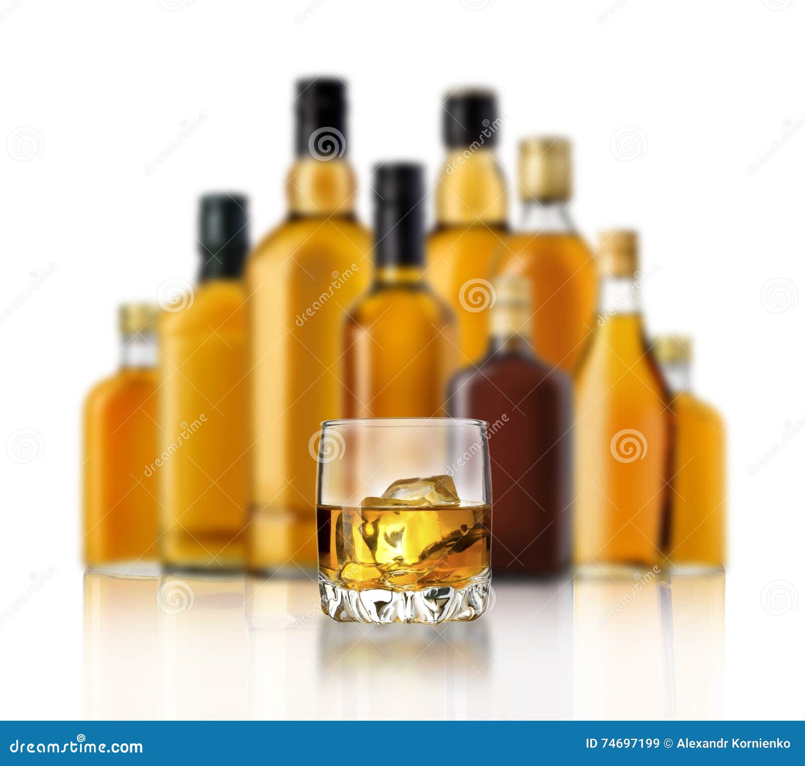 Fles whisky stock afbeelding. Image of smaak, alcohol - 74697199
