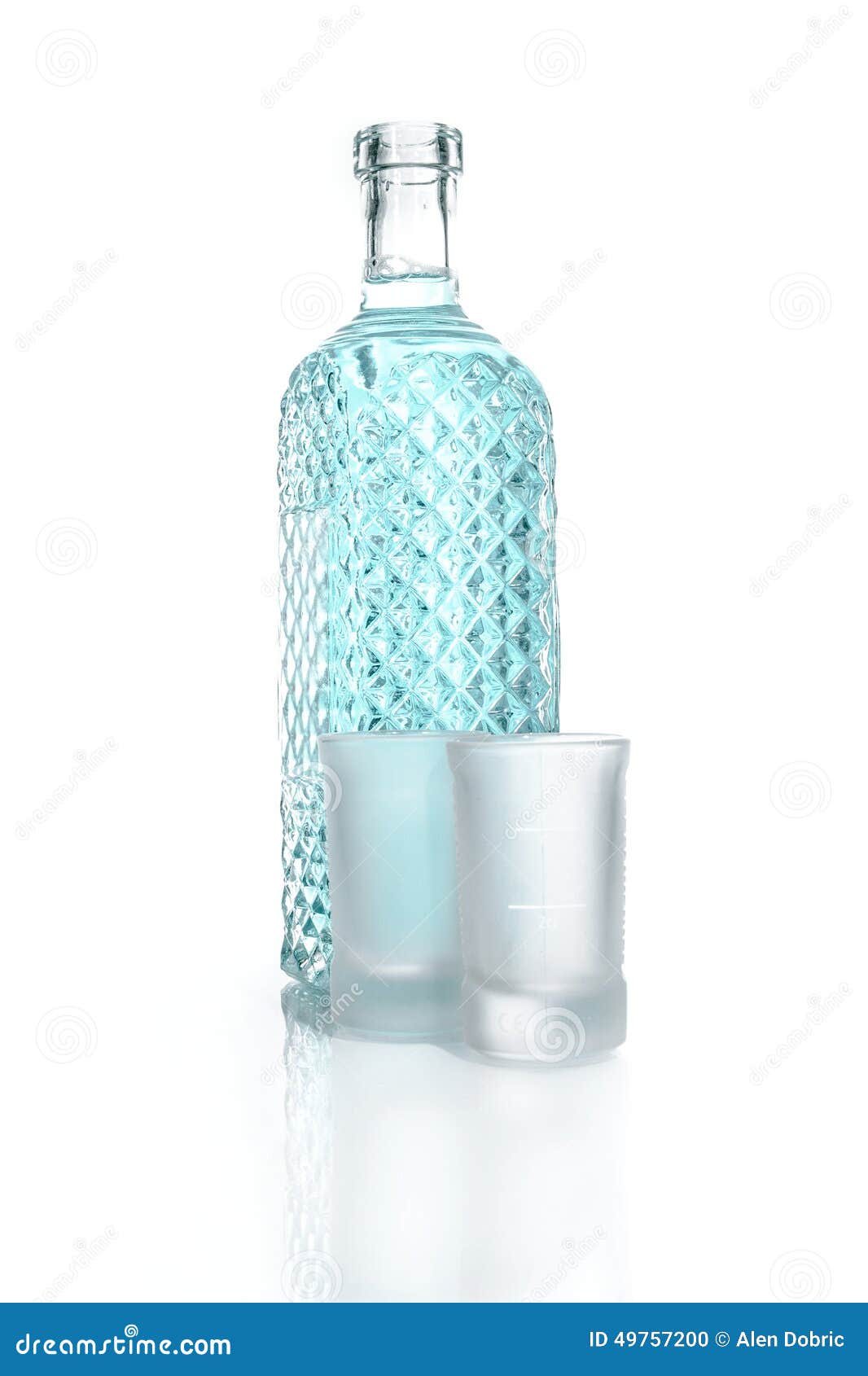 Fles wodka of alcohol stock foto. Image of achtergrond - 49757200