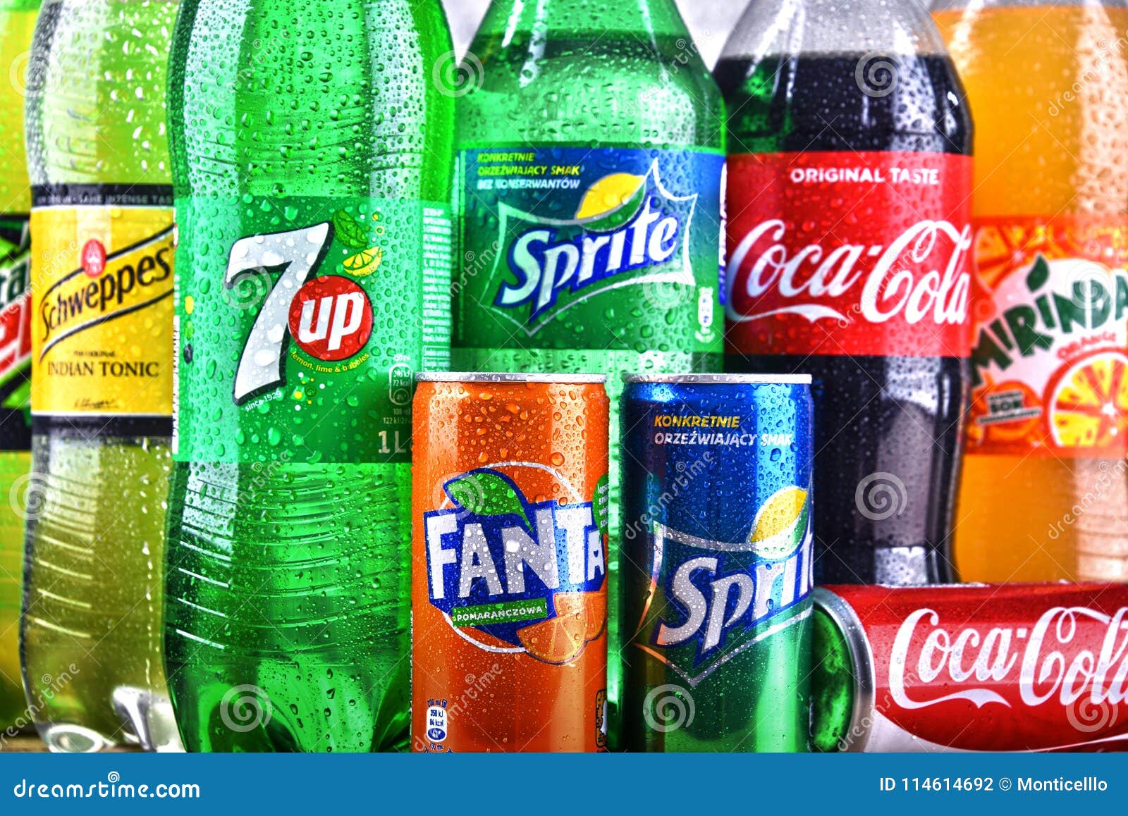 Flessen Van Globale Frisdrankenmerken Redactionele Fotografie - Image ...