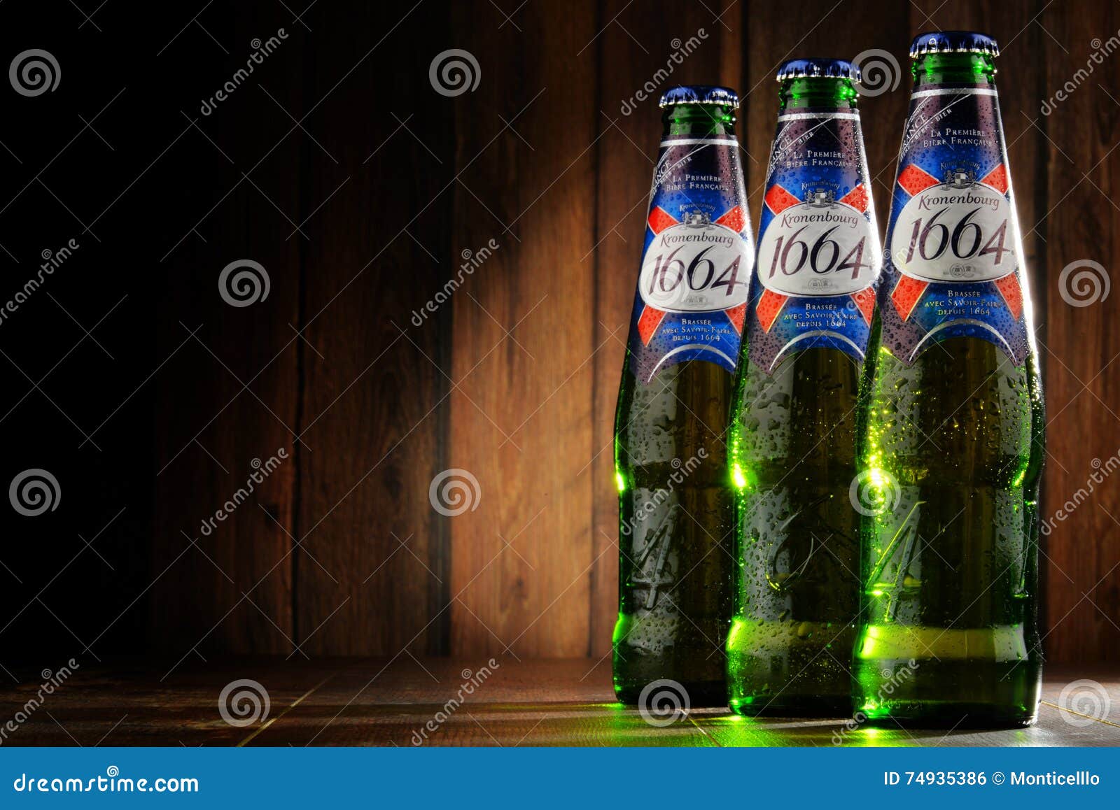 Flessen Van Kronenbourg 1664 Bier Redactionele Foto - Image of ...