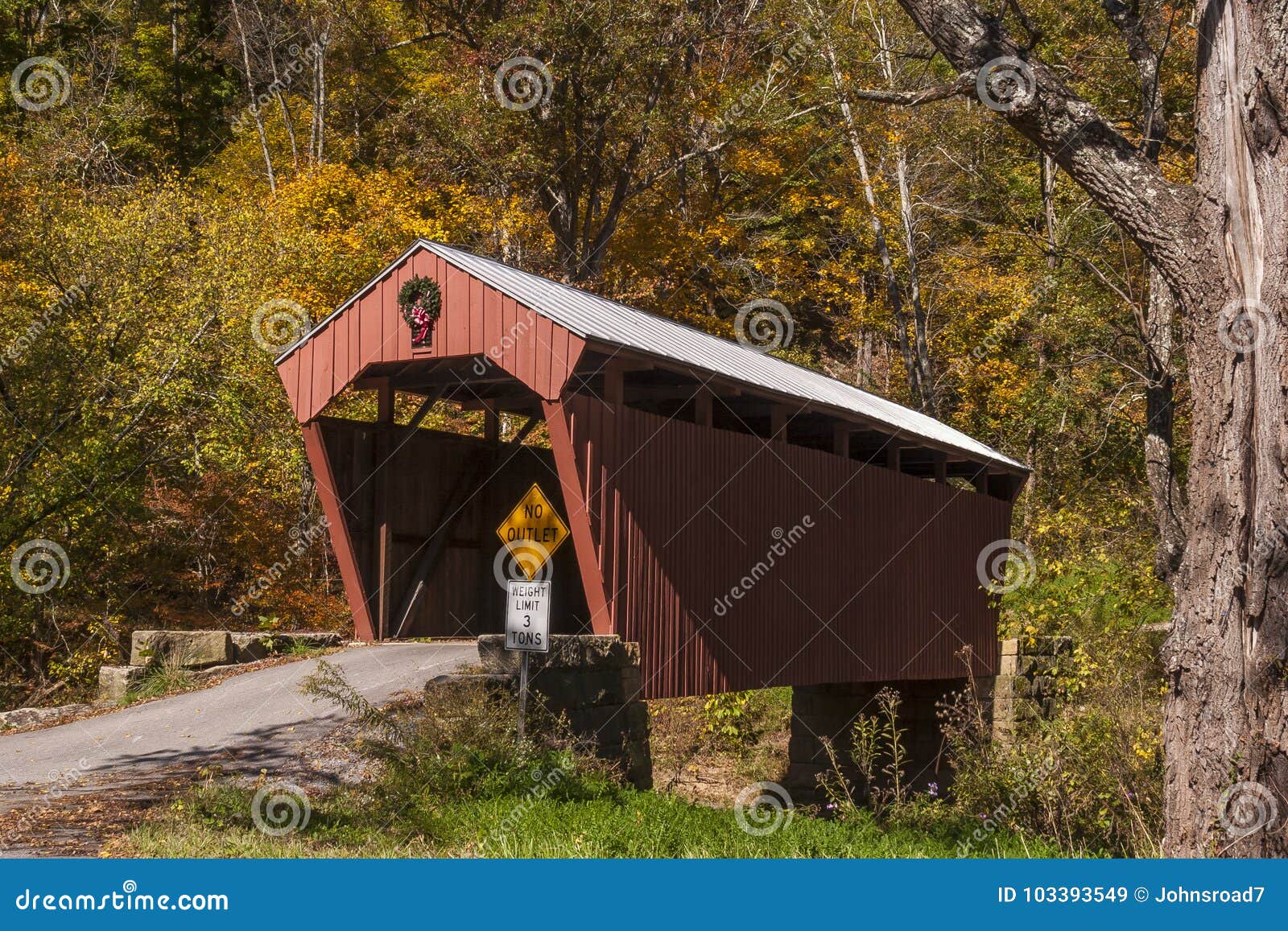Fletcher Covered Mill in Autumn Immagine Stock - Immagine di zucca ...