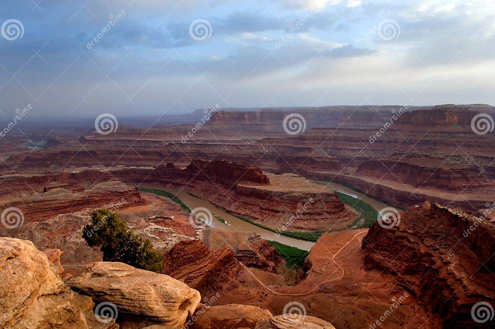 Fleuve Colorado image stock. Image du attraction, most - 5352253