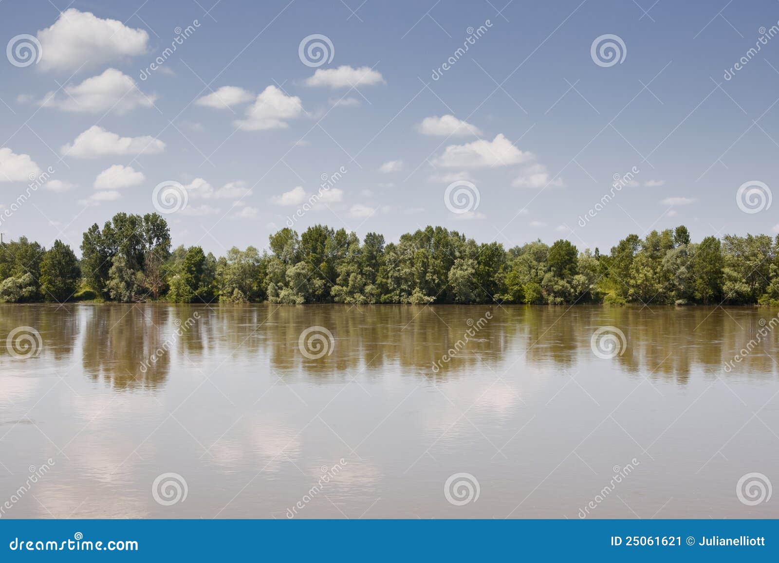 Fleuve de Loire image stock. Image du france, réflexion - 25061621