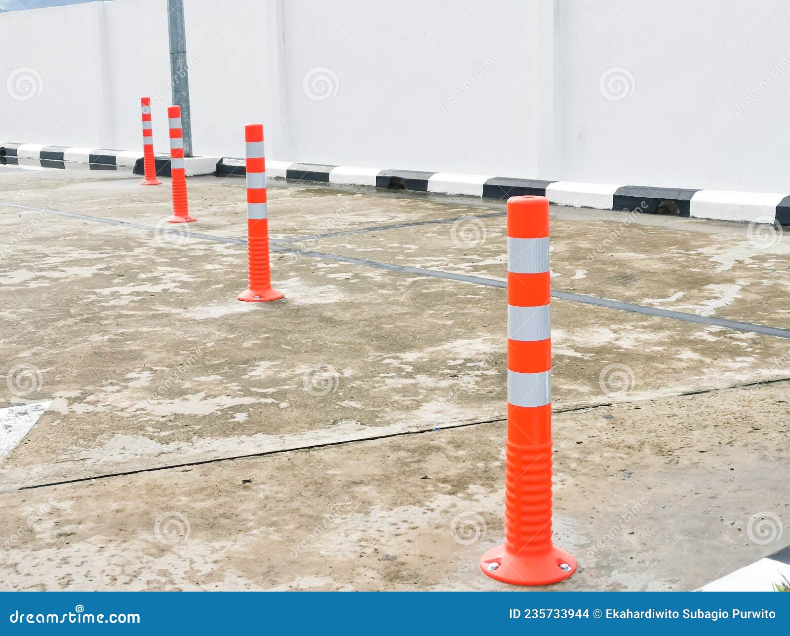 Flexible Reflective Road Divider Delineator Post Road Delineators ...