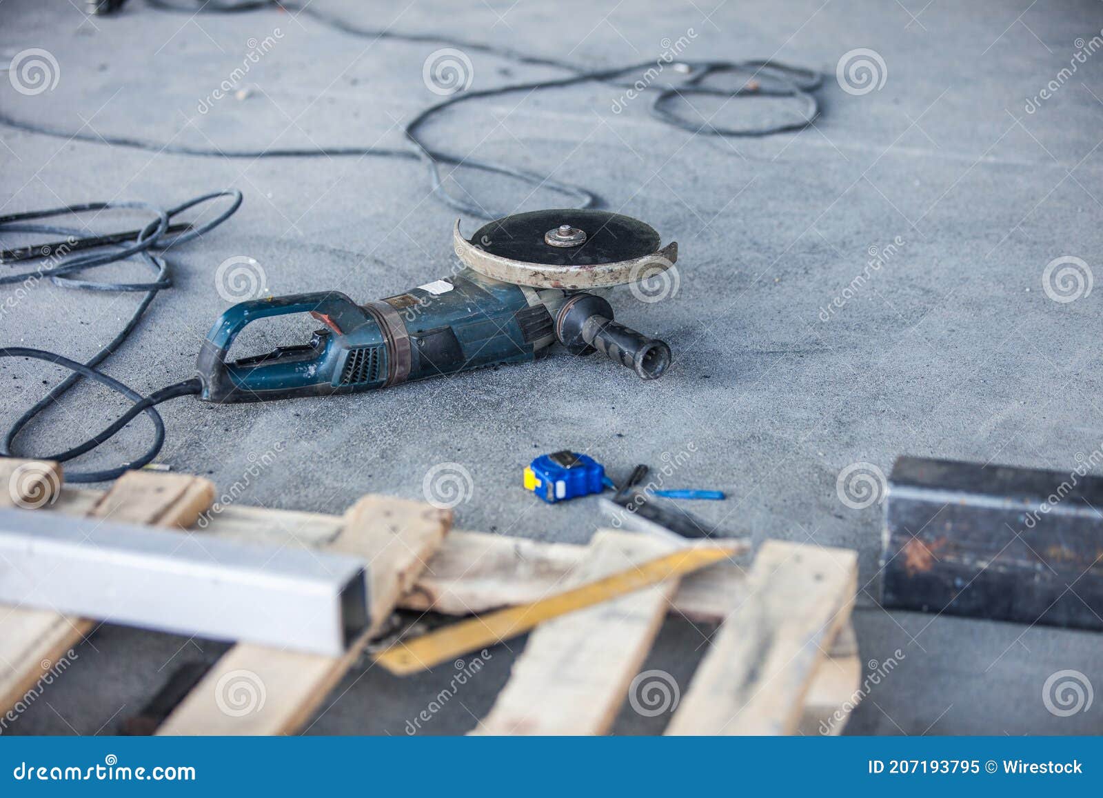 Flexible Retractable Measure Tape and Angle Grinder Tool, Instruments ...