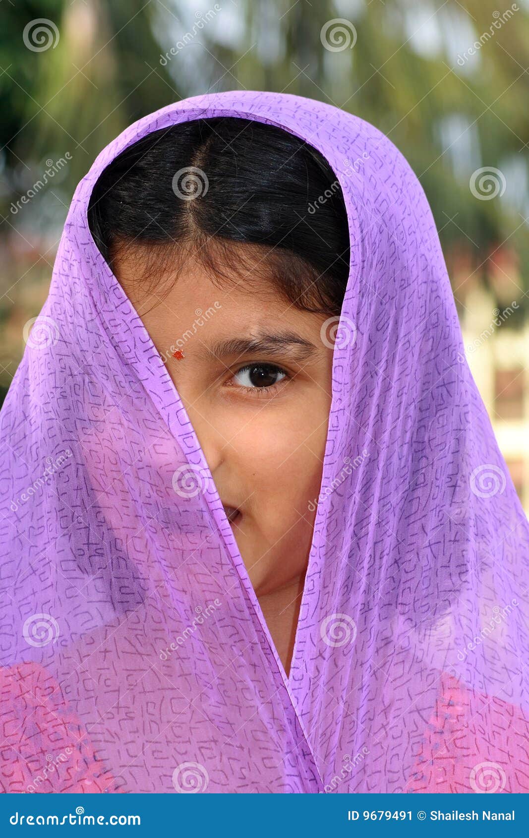 Flicka mig som är stygg fotografering för bildbyråer. Bild av saree ...